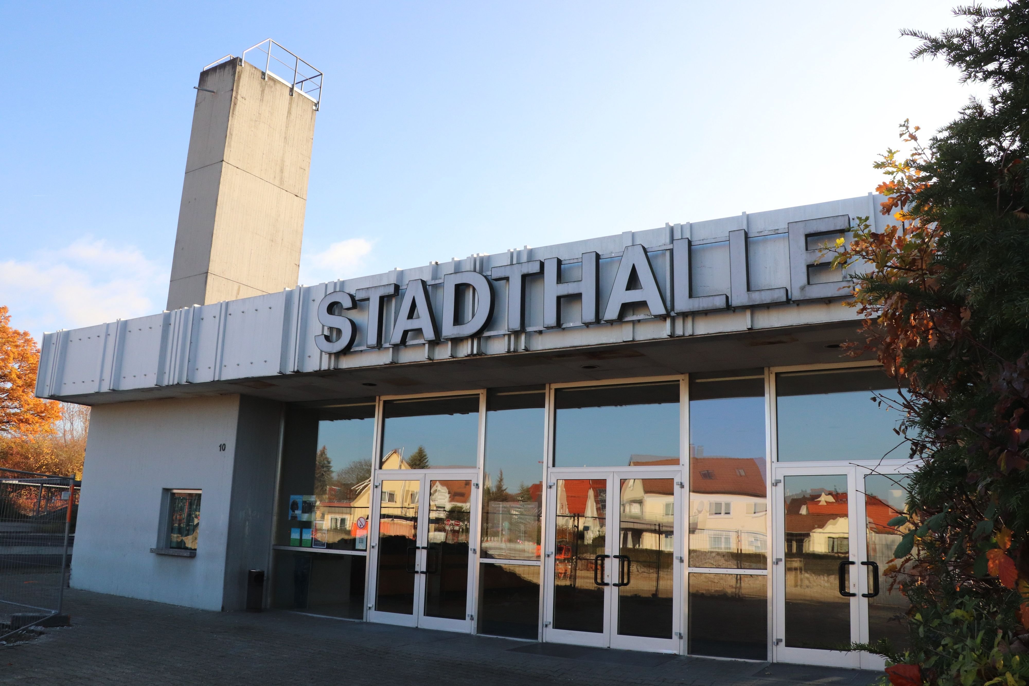 Bürgermeisterkandidaten Tettnang beziehen Stellung zur Stadthalle