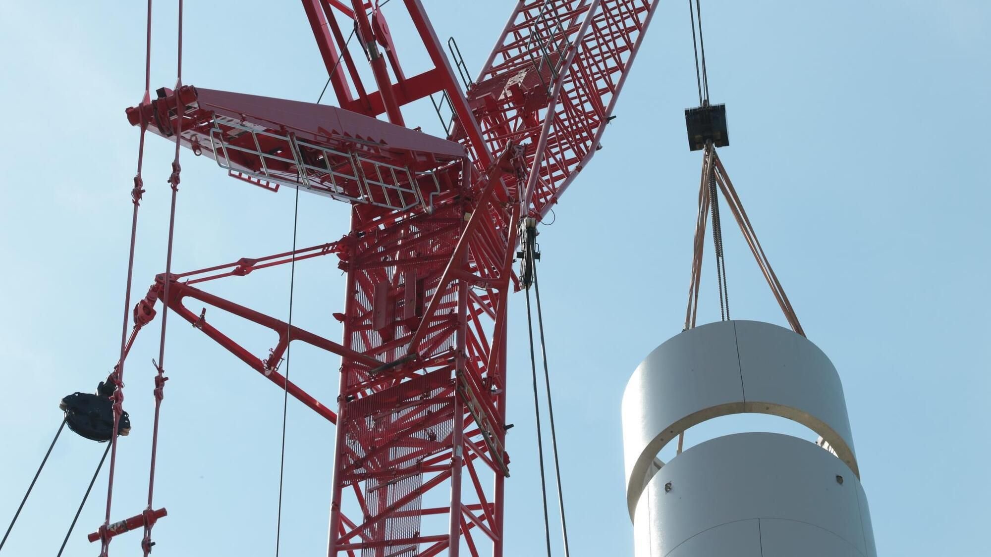 Tonnenschwere Puzzlearbeit: Das Windrad in Veringenstadt nimmt Gestalt an