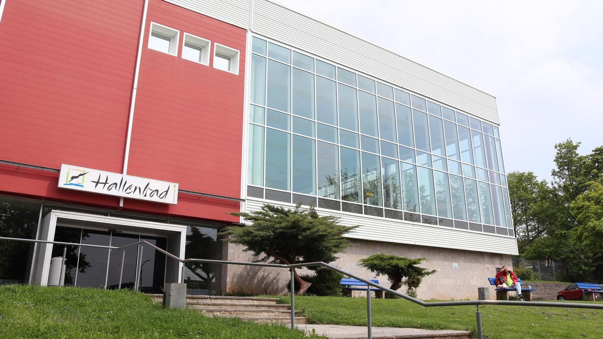 Bademantel und -mütze nicht vergessen: So wird in den Bädern auf der ...