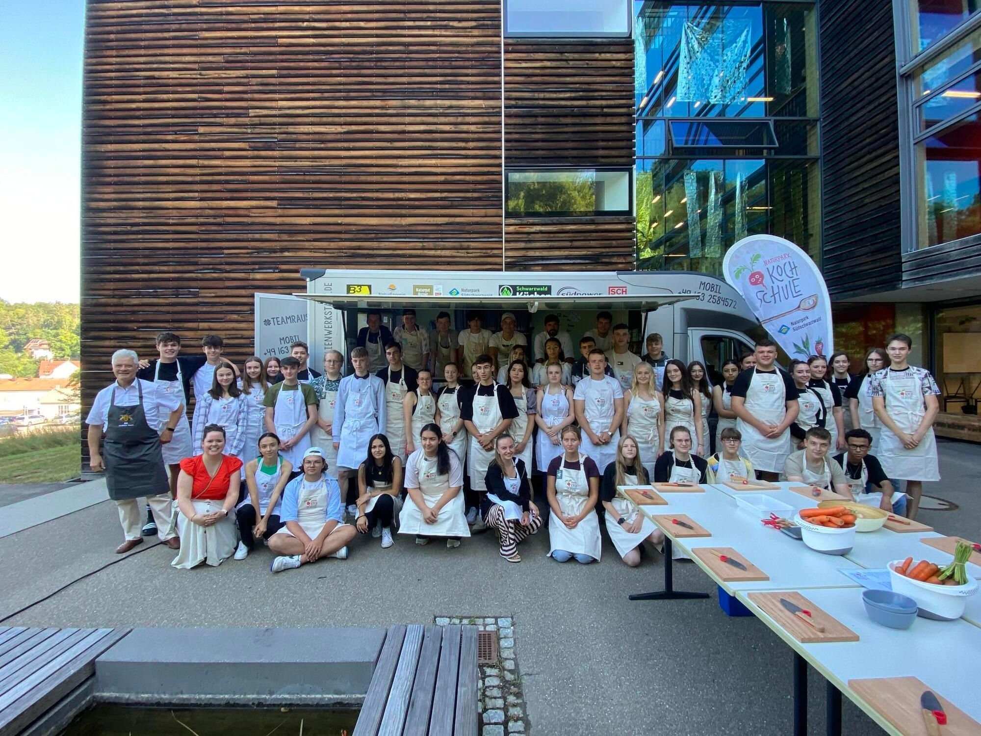 Kochbus der Naturpark-Kochschule zu Besuch
