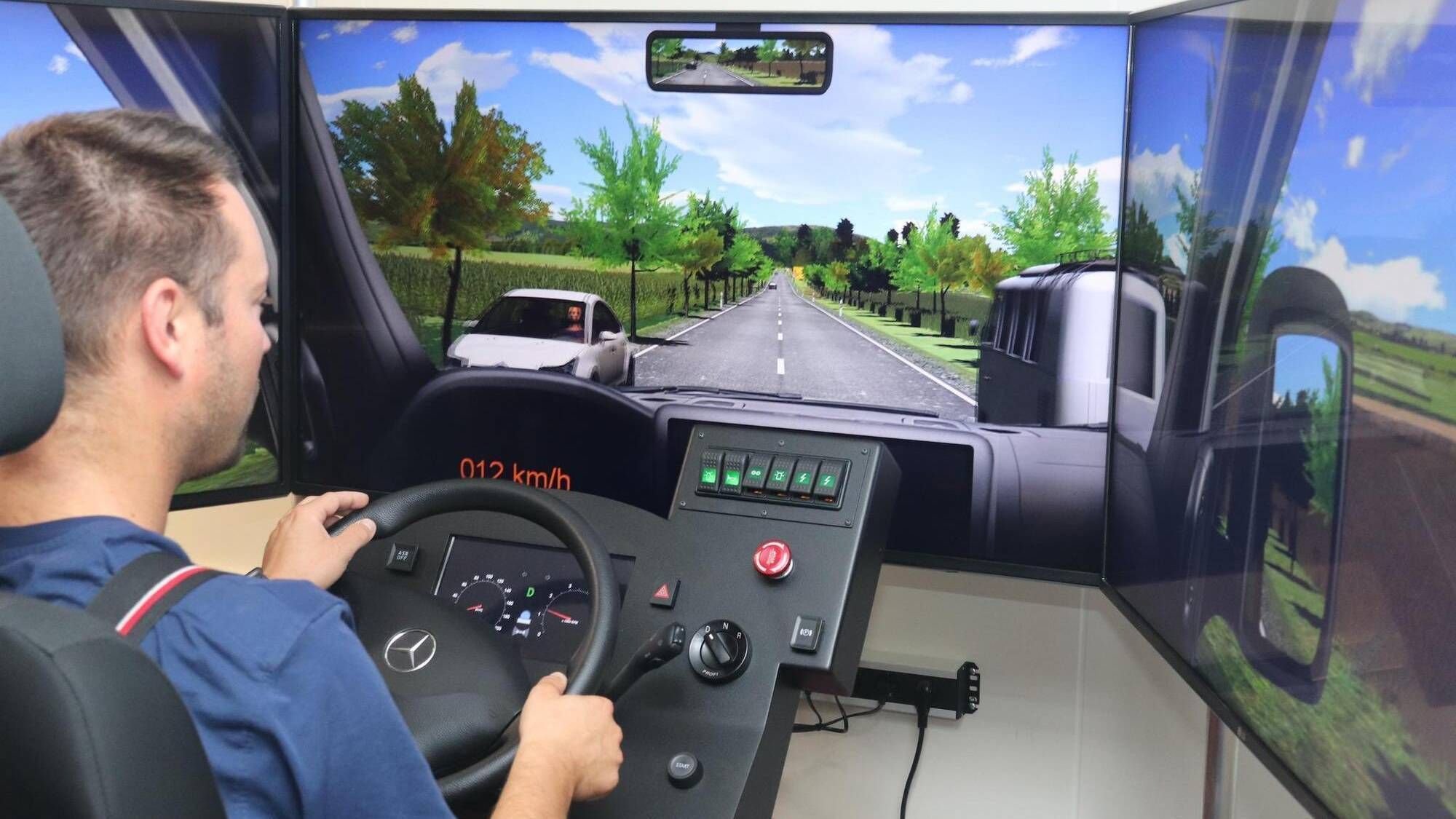 Probe für den Ernstfall: Wie Feuerwehren am Simulator für die Fahrt zum Unfallort trainieren