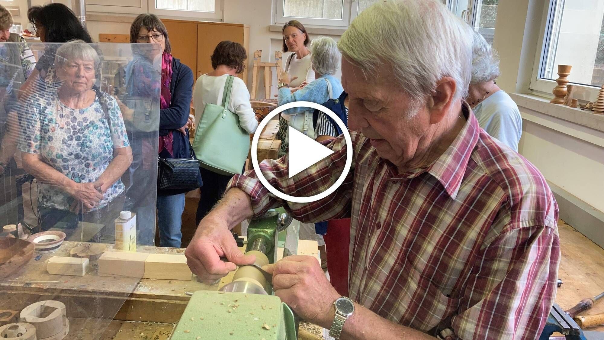 Neues Hobby gefällig? Wie man aus einem Stück Holz ein Kunstwerk formt