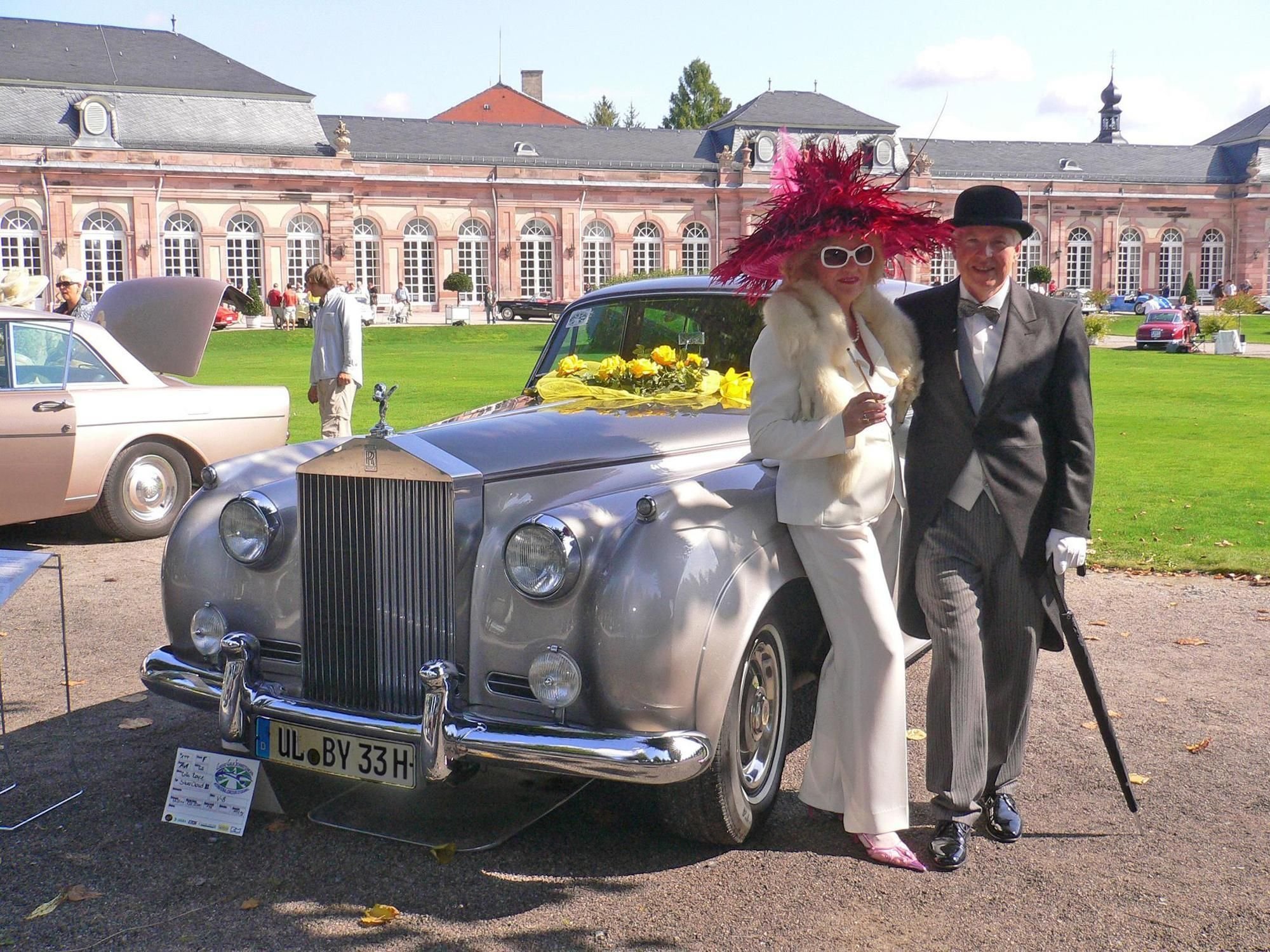 Exklusive Oldtimer mit passendem Outfit