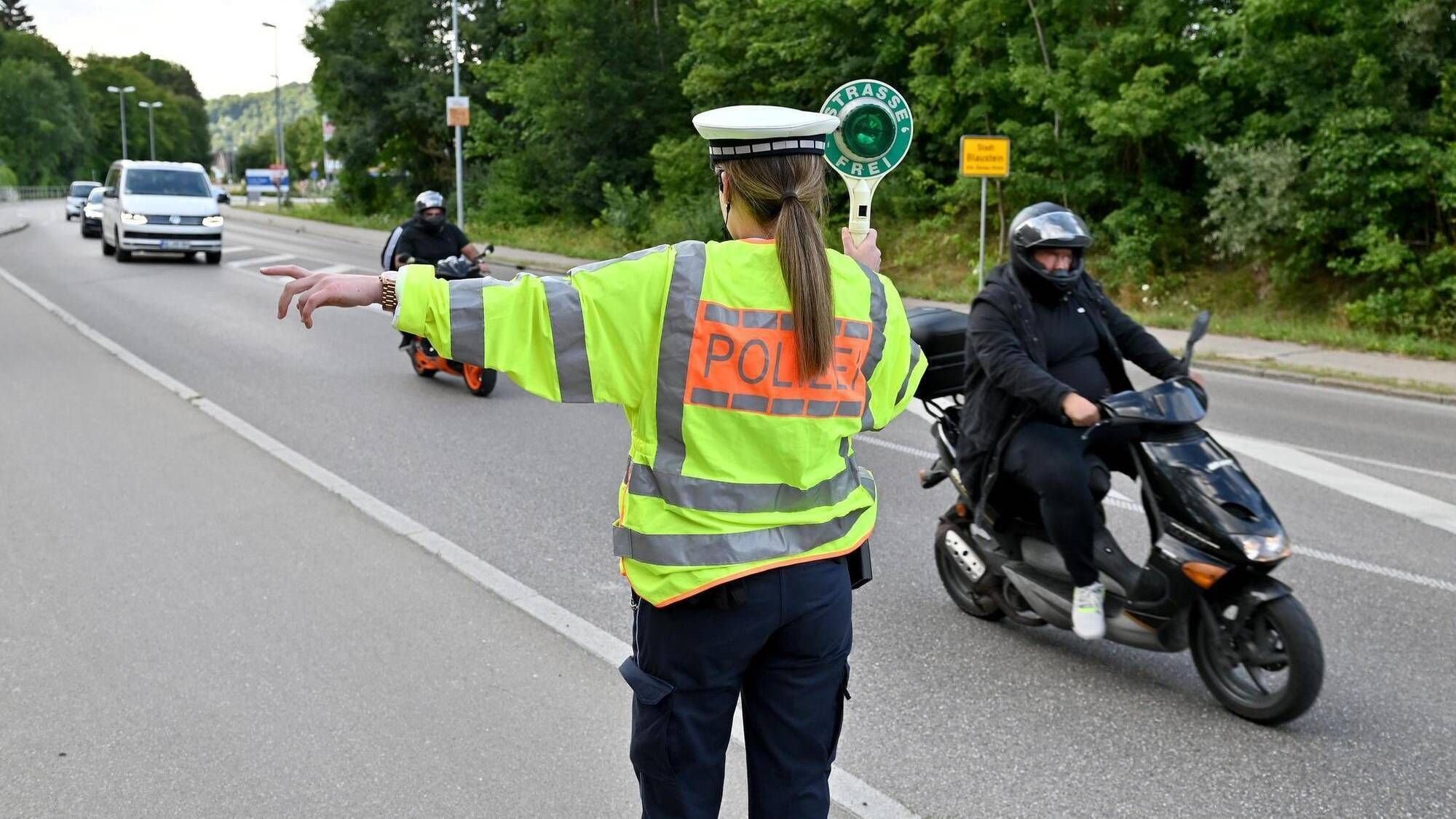 Mit dem Motorroller auf der Autobahn: 98-Jähriger lässt sich nicht ...