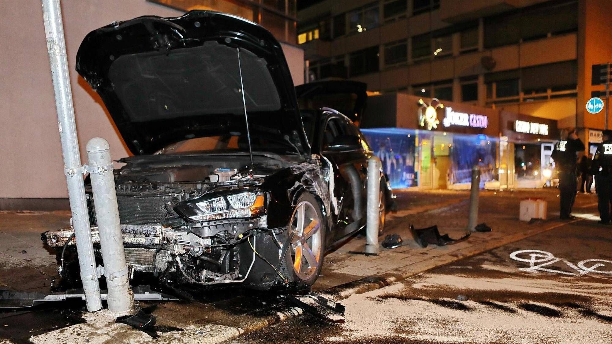 Unfall bei illegalem Autorennen: Welche Strafe erwartet die 18-Jährigen?