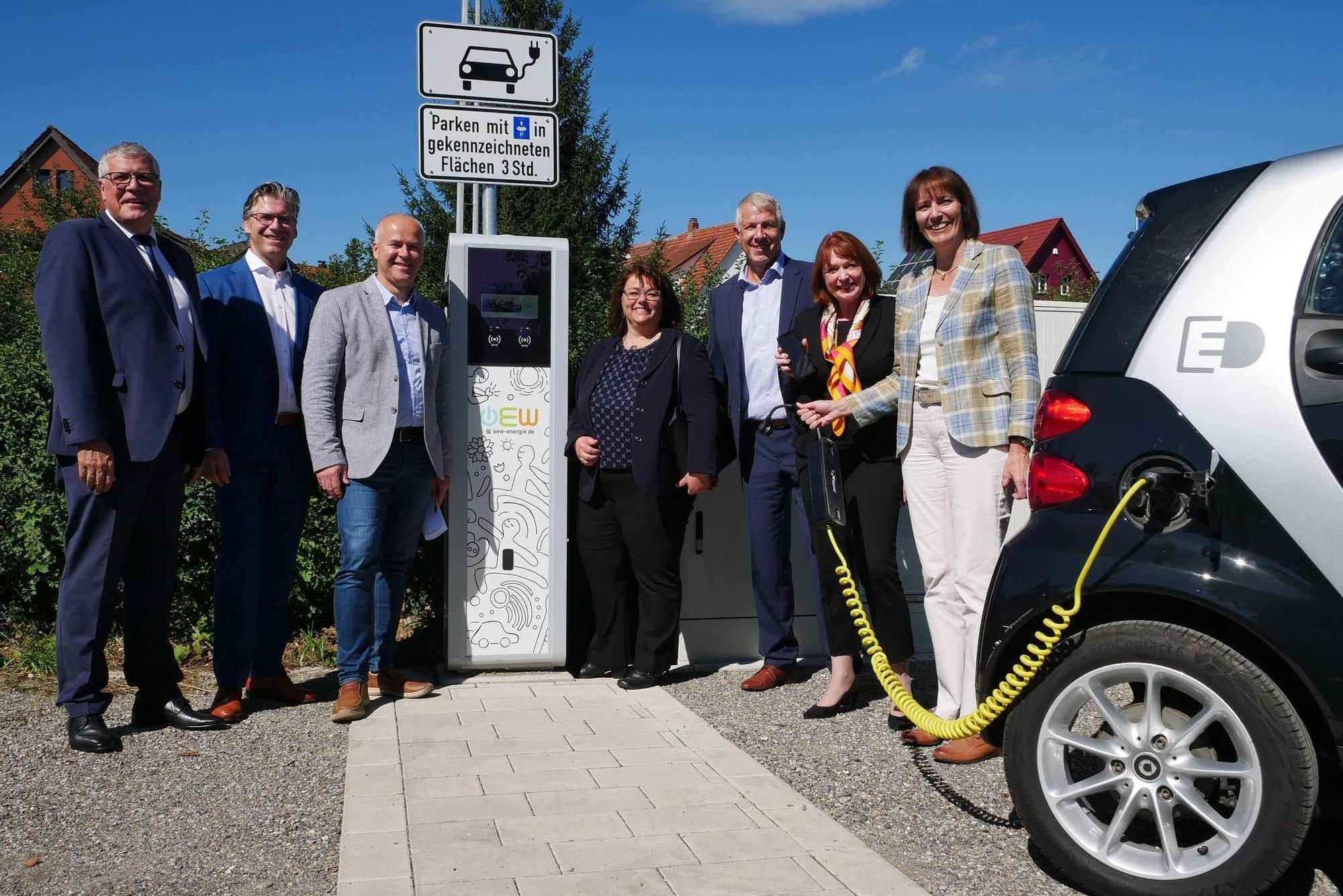 Neue Ladesäulen für Elektroautos in der Region aufgestellt