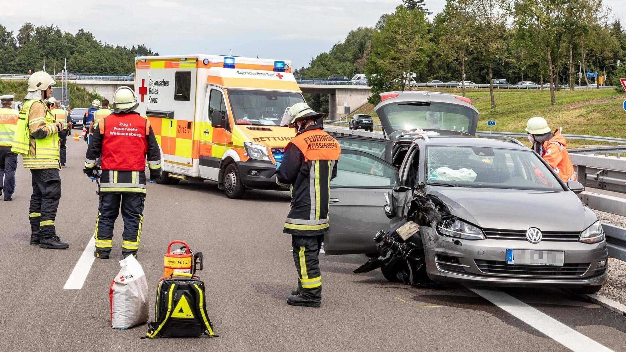 Fünf Verletzte bei Unfall auf der A96