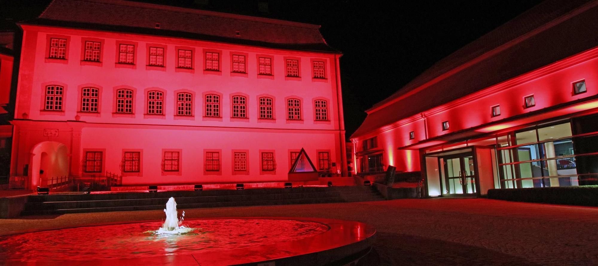 Rotes Licht setzt Zeichen gegen düstere Aussichten