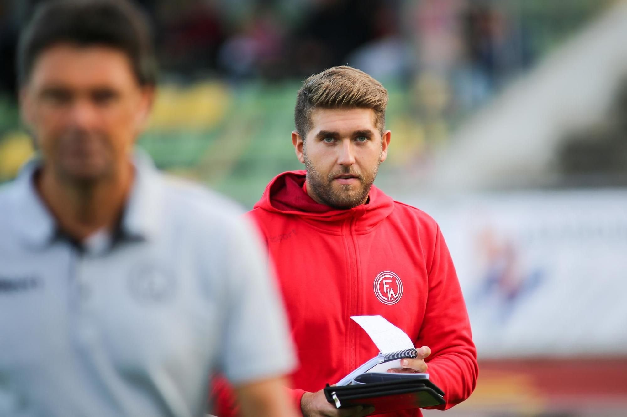 Prominenter Schattenmann: So geht Alessandro Riedle seine Aufgabe beim ...