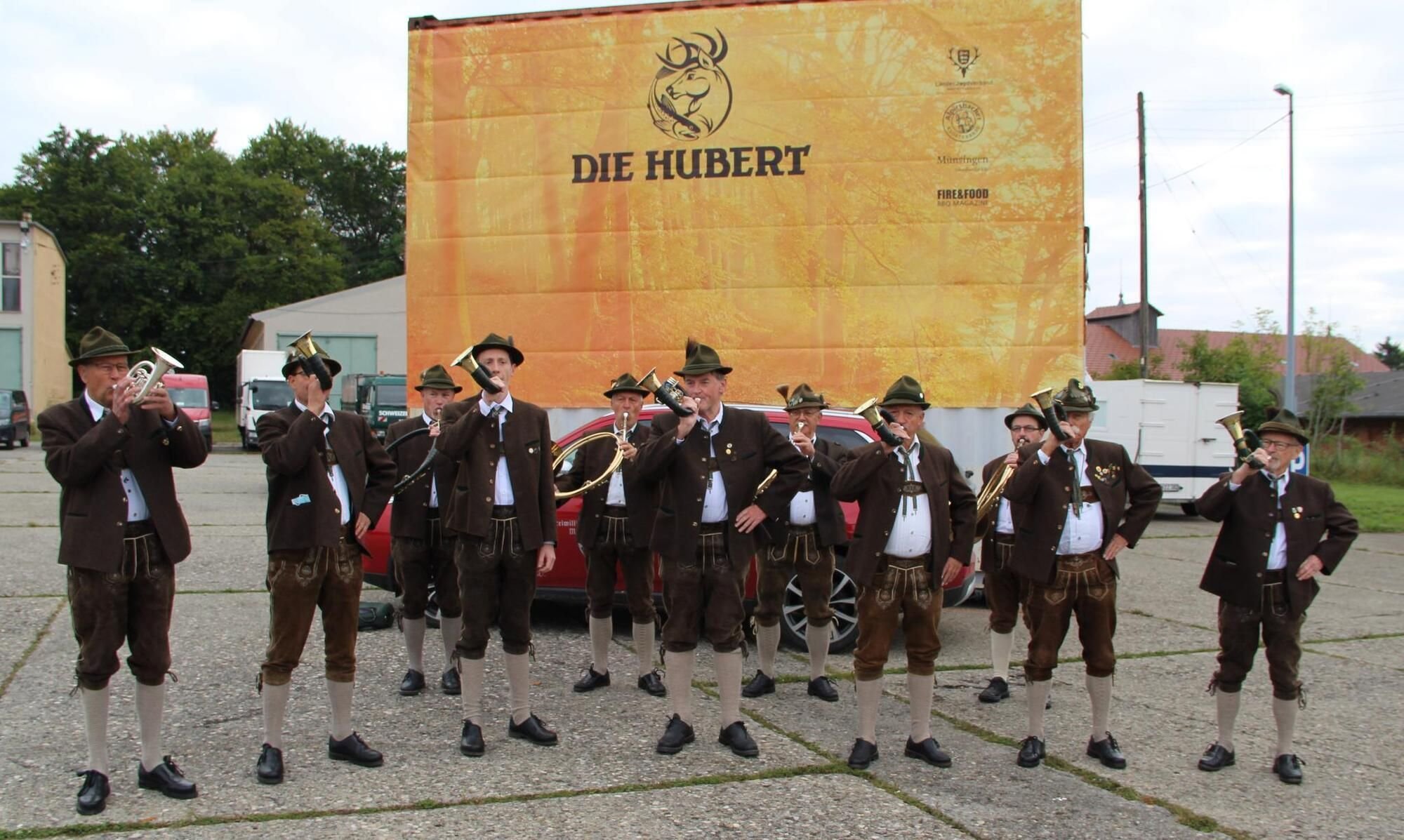 Outdoorfreunde, Grill- und Jagdbegeisterte stürmen die Hubert