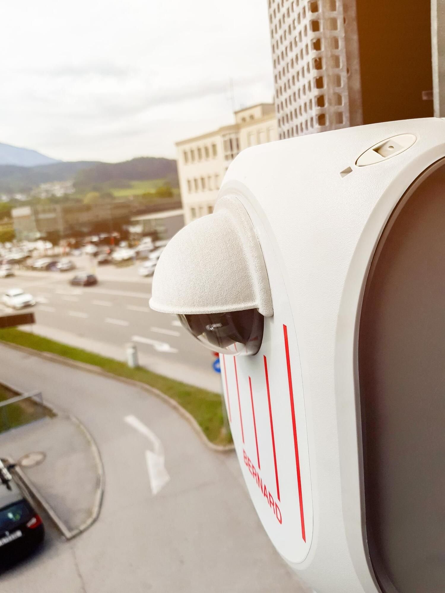 Wie Parkplatz-Sensoren und künstliche Intelligenz künftig bei der ...