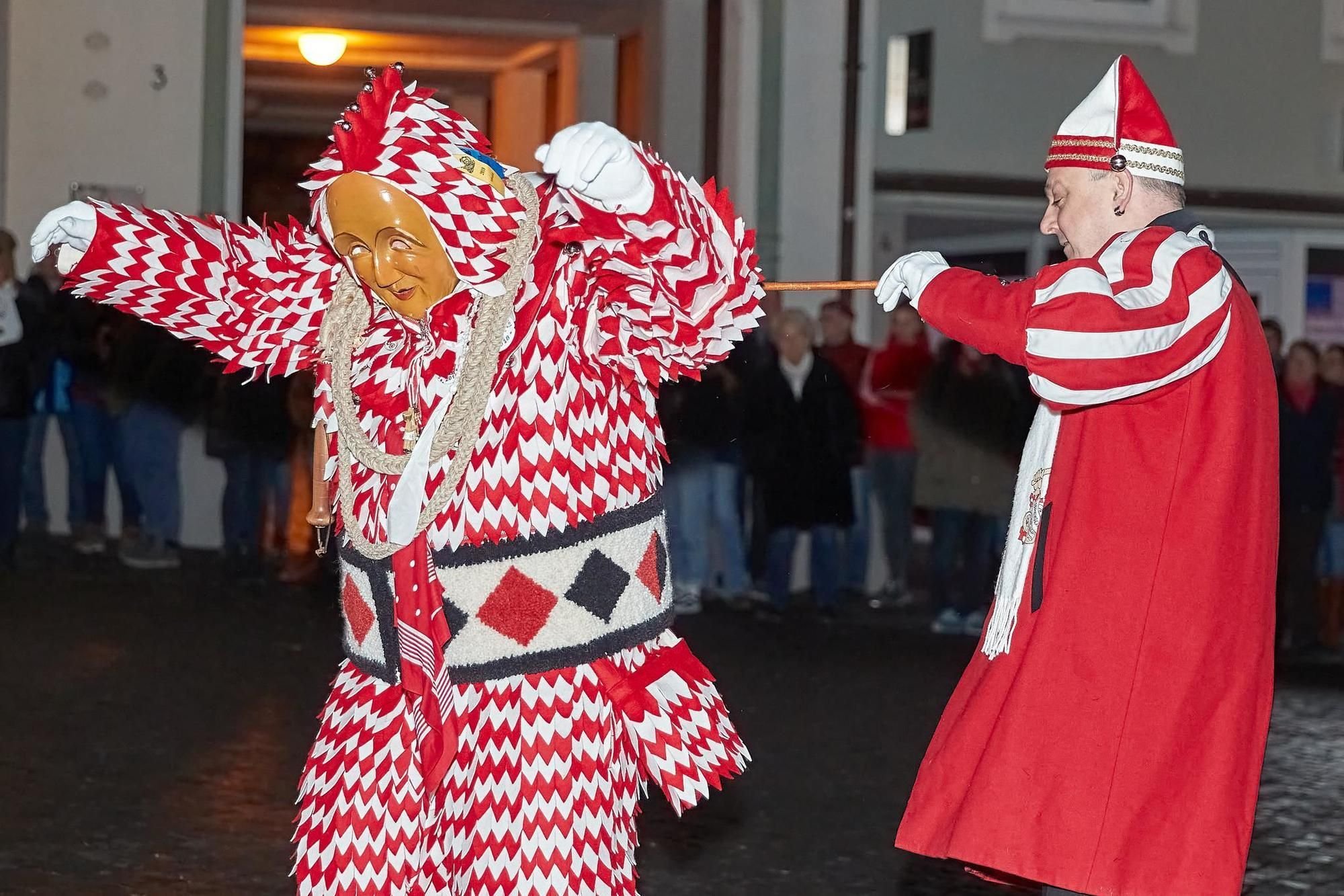 Plätzler stauben digital die Masken ab