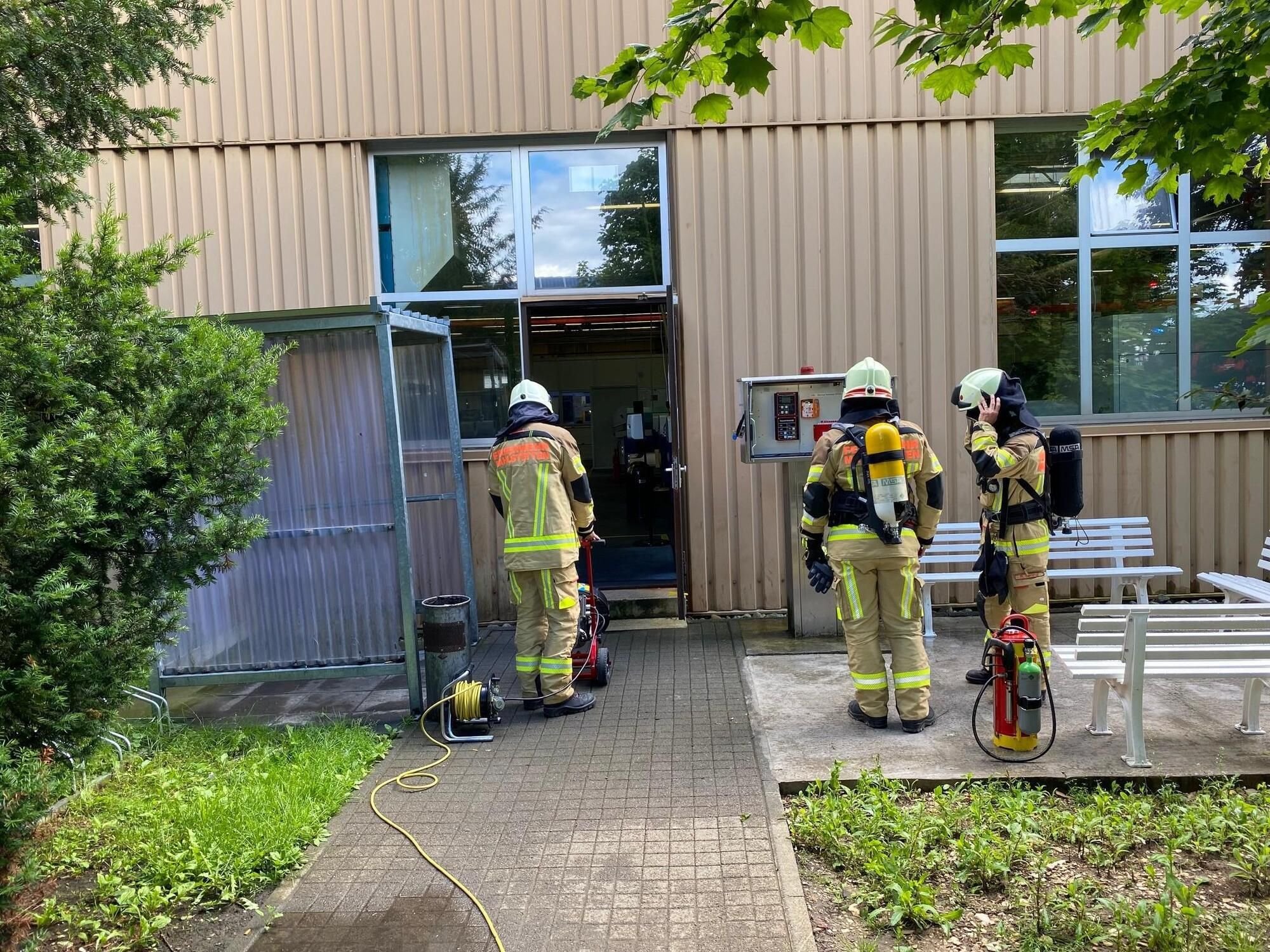 Brand in Produktionshalle löst Feuerwehreinsatz aus