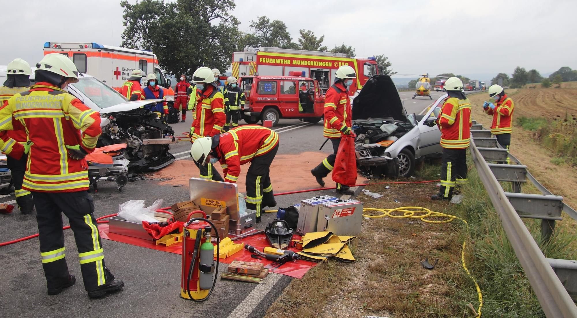 Zwei Schwerverletzte bei Verkehrsunfall auf der B311