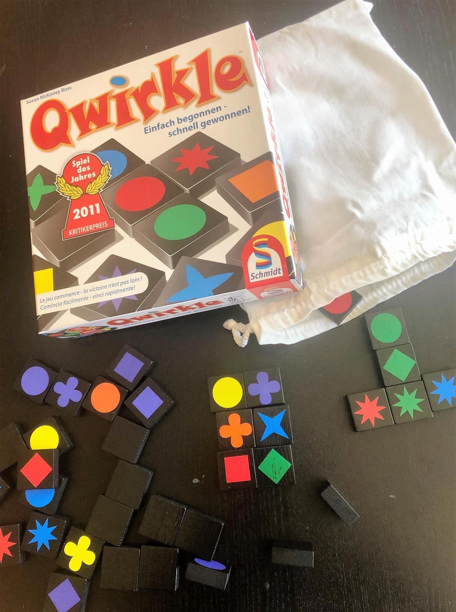 Quirkle: Geschicktes Anlegen von passenden Farben und Formen