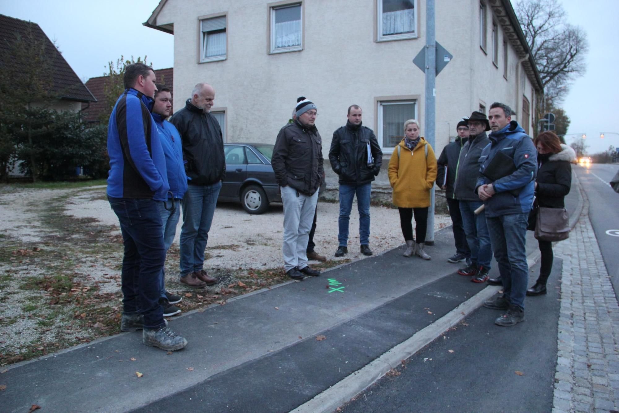 Gemeinderat Rottenacker begutachtet sanierte Straßen