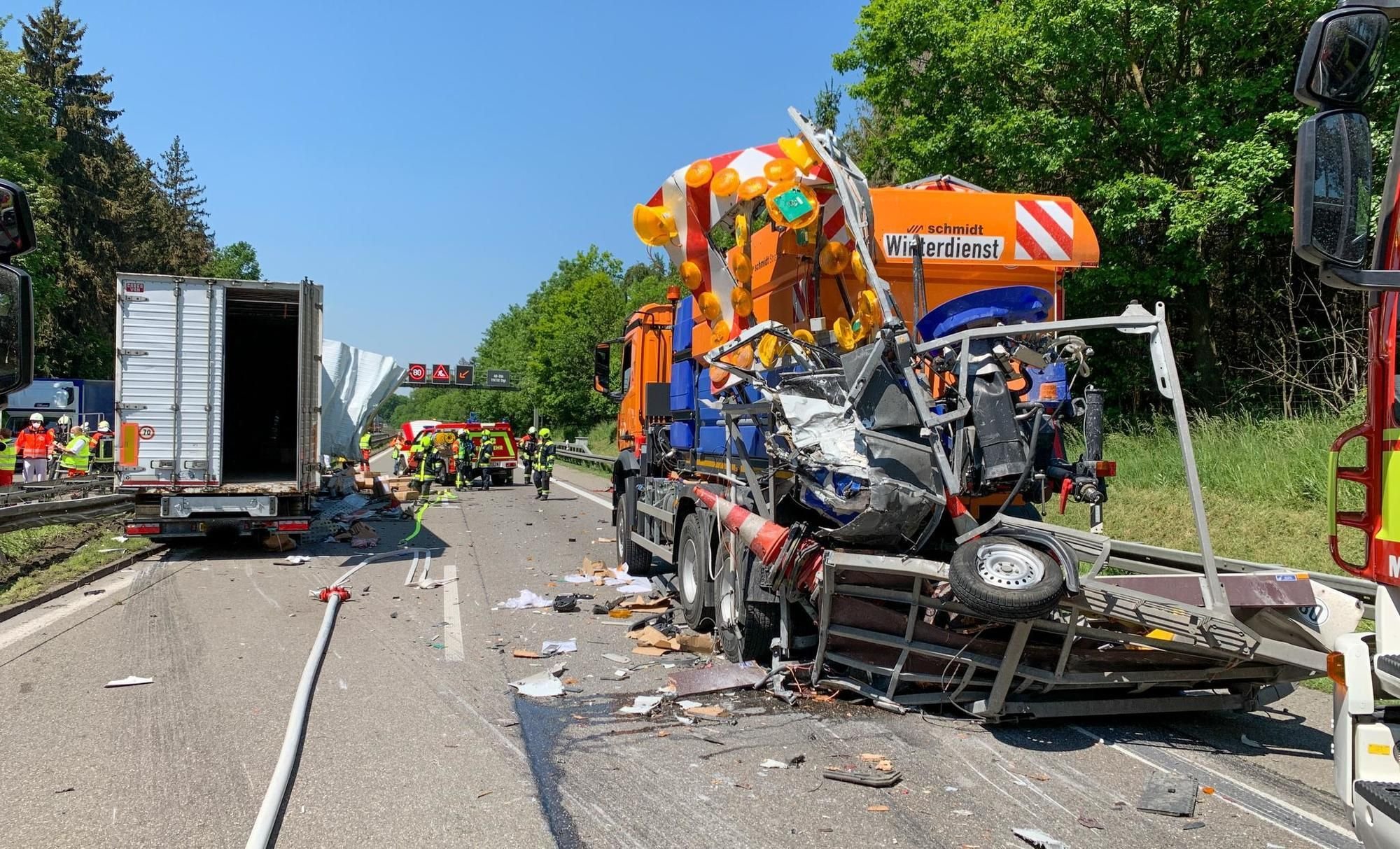 Lkw-Fahrer bei Unfall auf A8 schwer verletzt – Autobahn stundenlang gesperrt