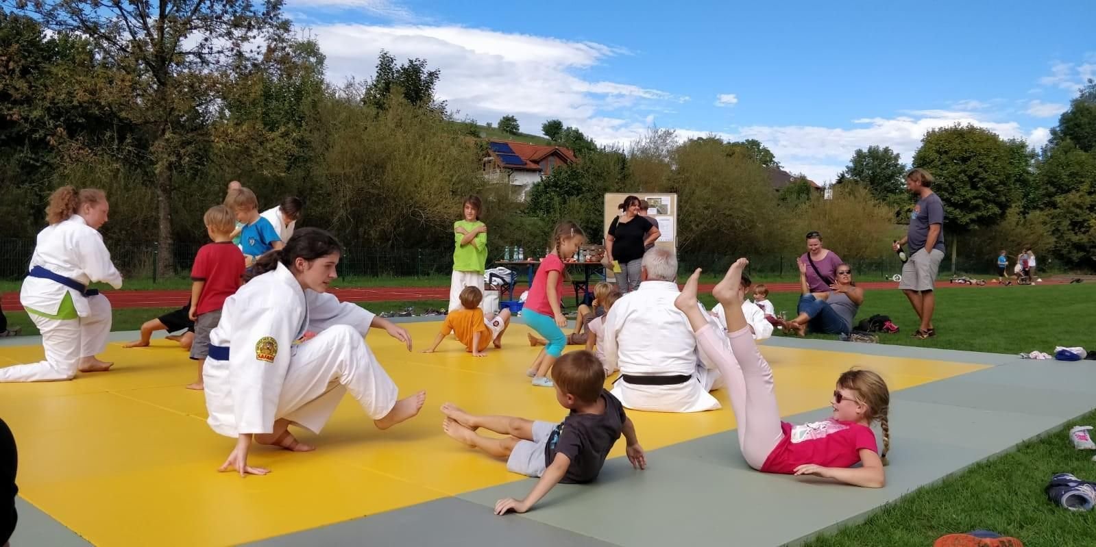 Gemeinsam verschiedene Sportarten ausprobieren