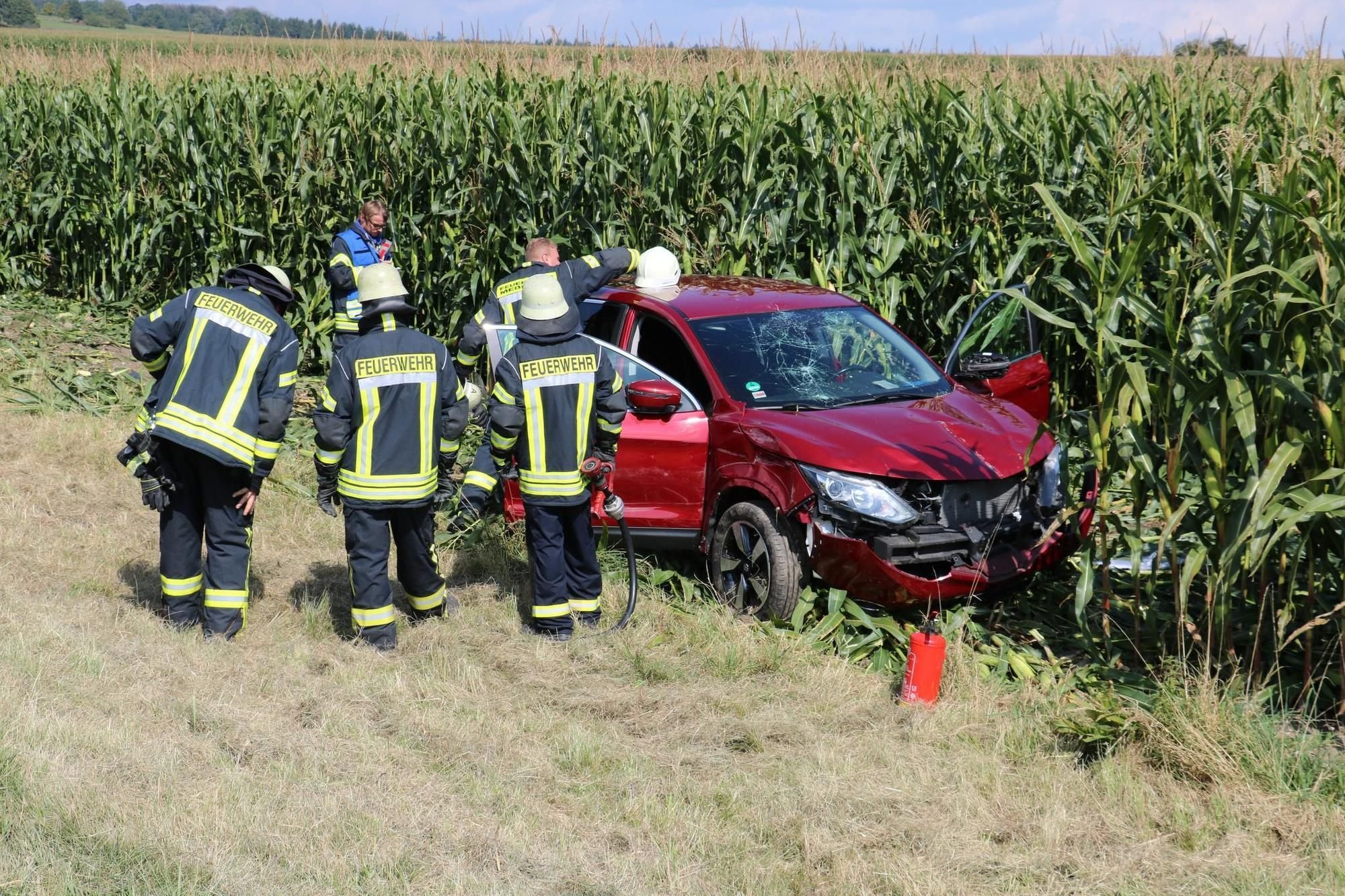 Unfall beim Überholen: Zwei Verletzte und 20 000 Euro Schaden