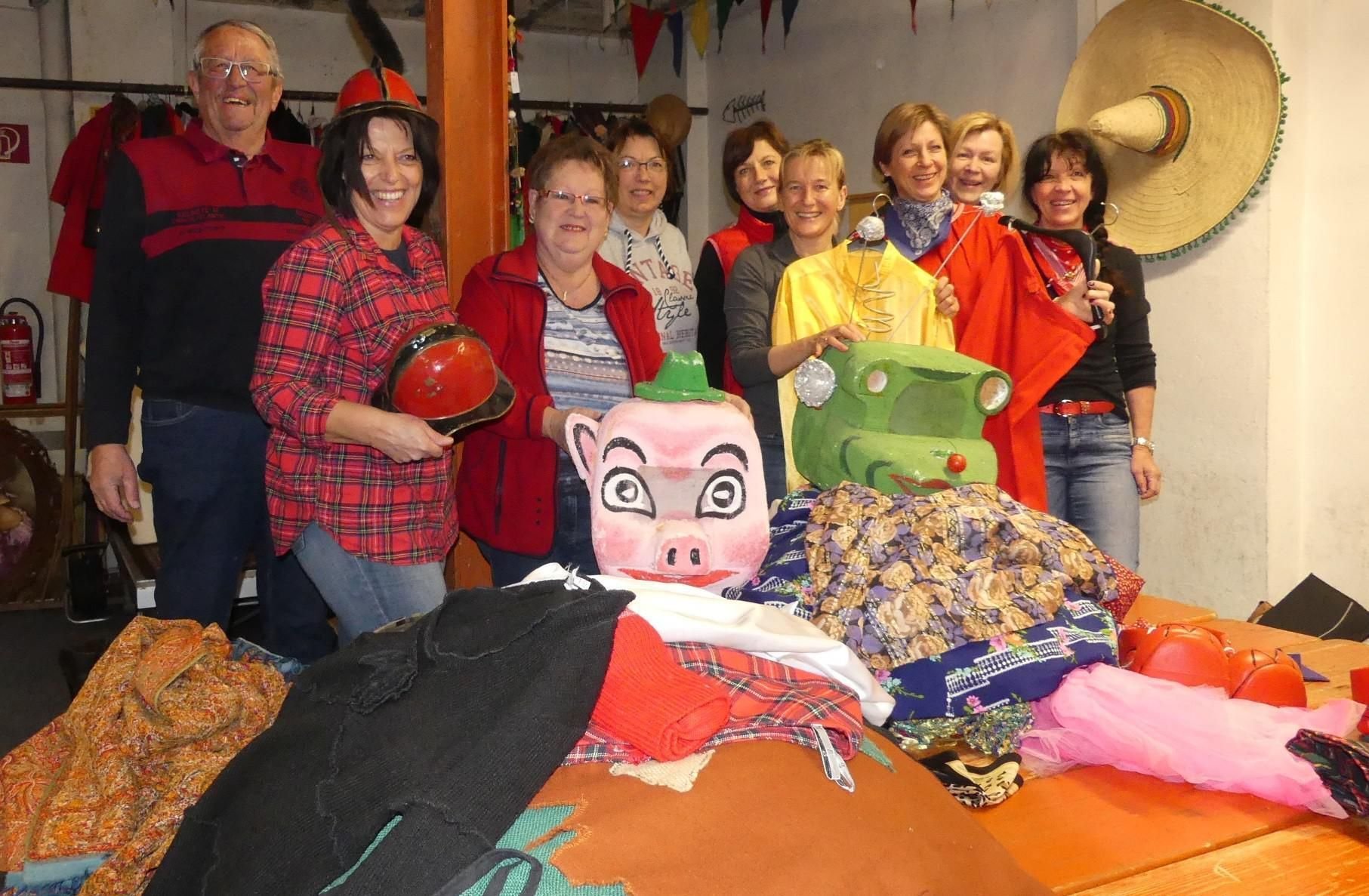 Munderkinger Narren sammeln Grempel ein