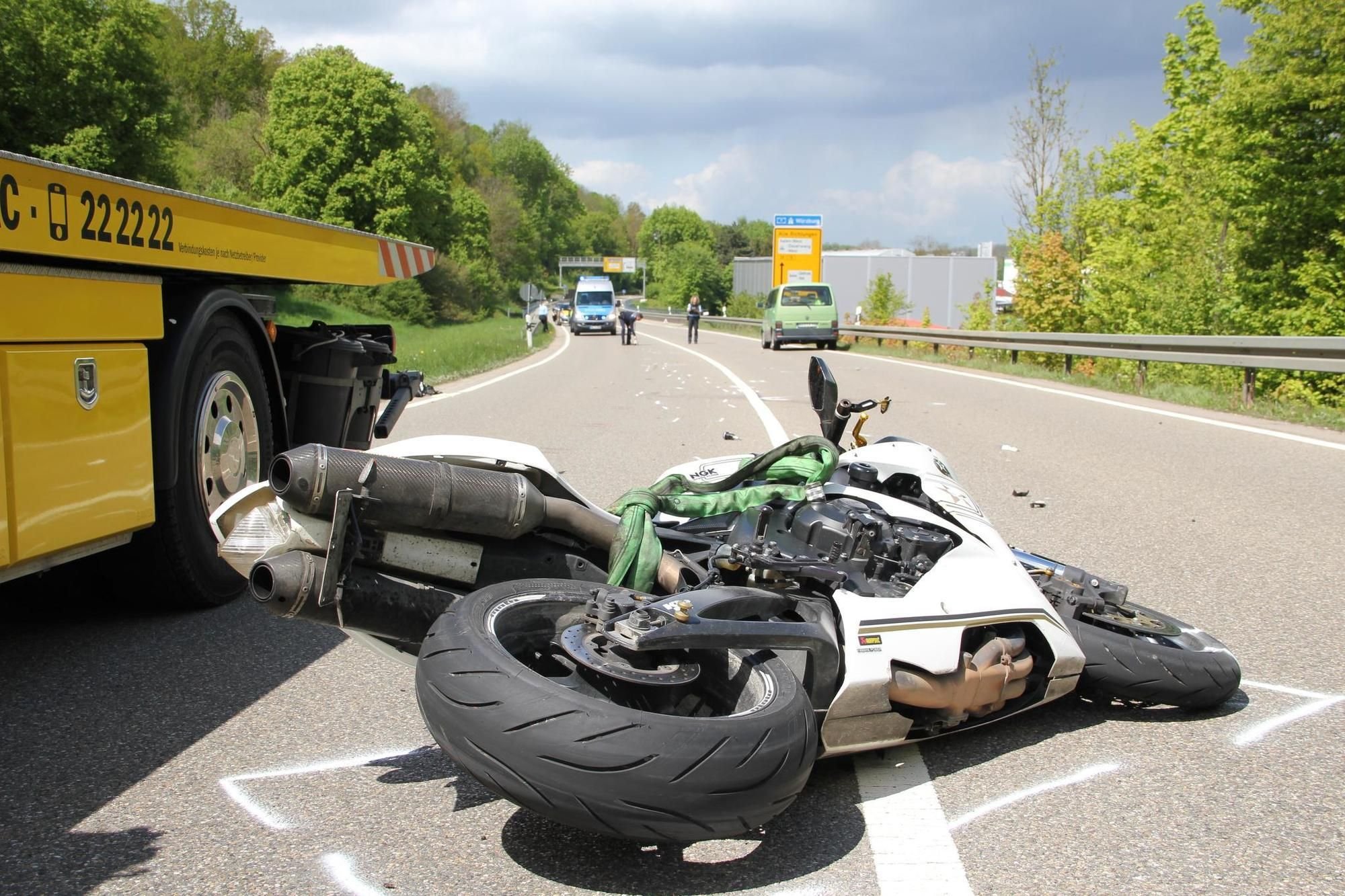Motorradfahrer stirbt nach Unfall