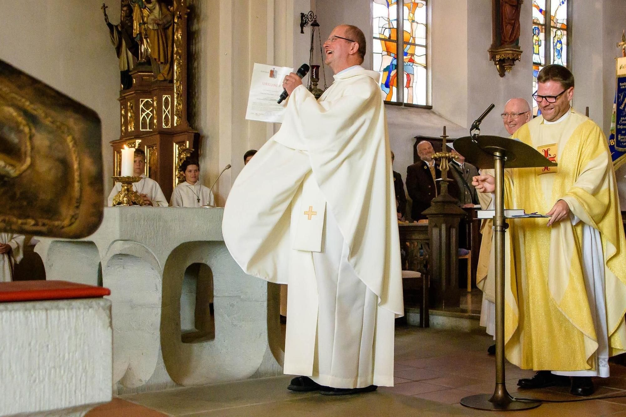 Alle mögen „Pfarrer Anton“