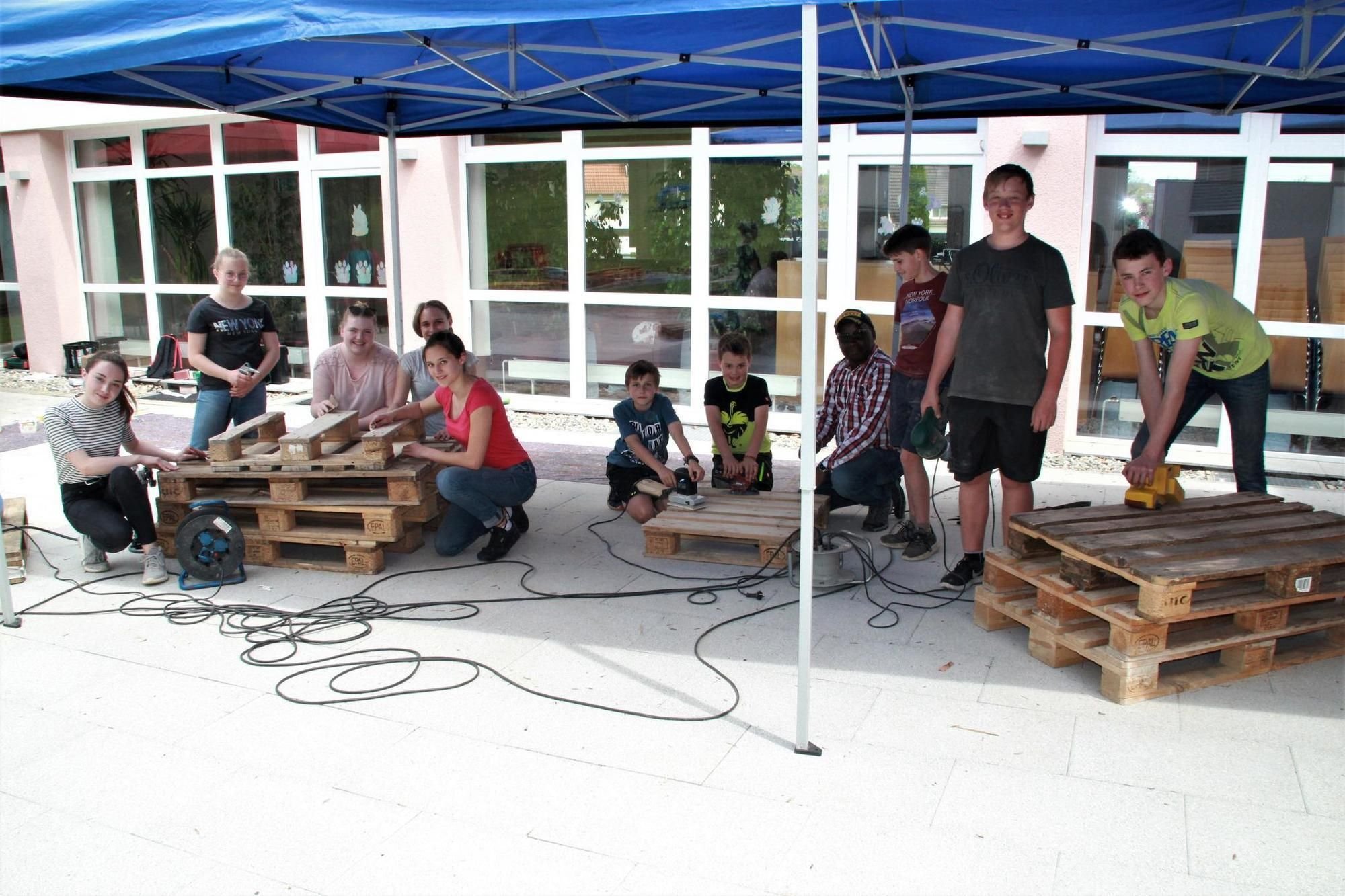 Jugendliche legen sich bei der 72-Stunden-Aktion ins Zeug