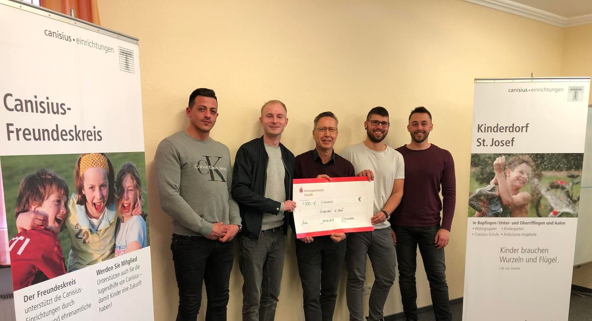 Kinderdorf Sankt Josef erhält Spende vom Eulenzirkus