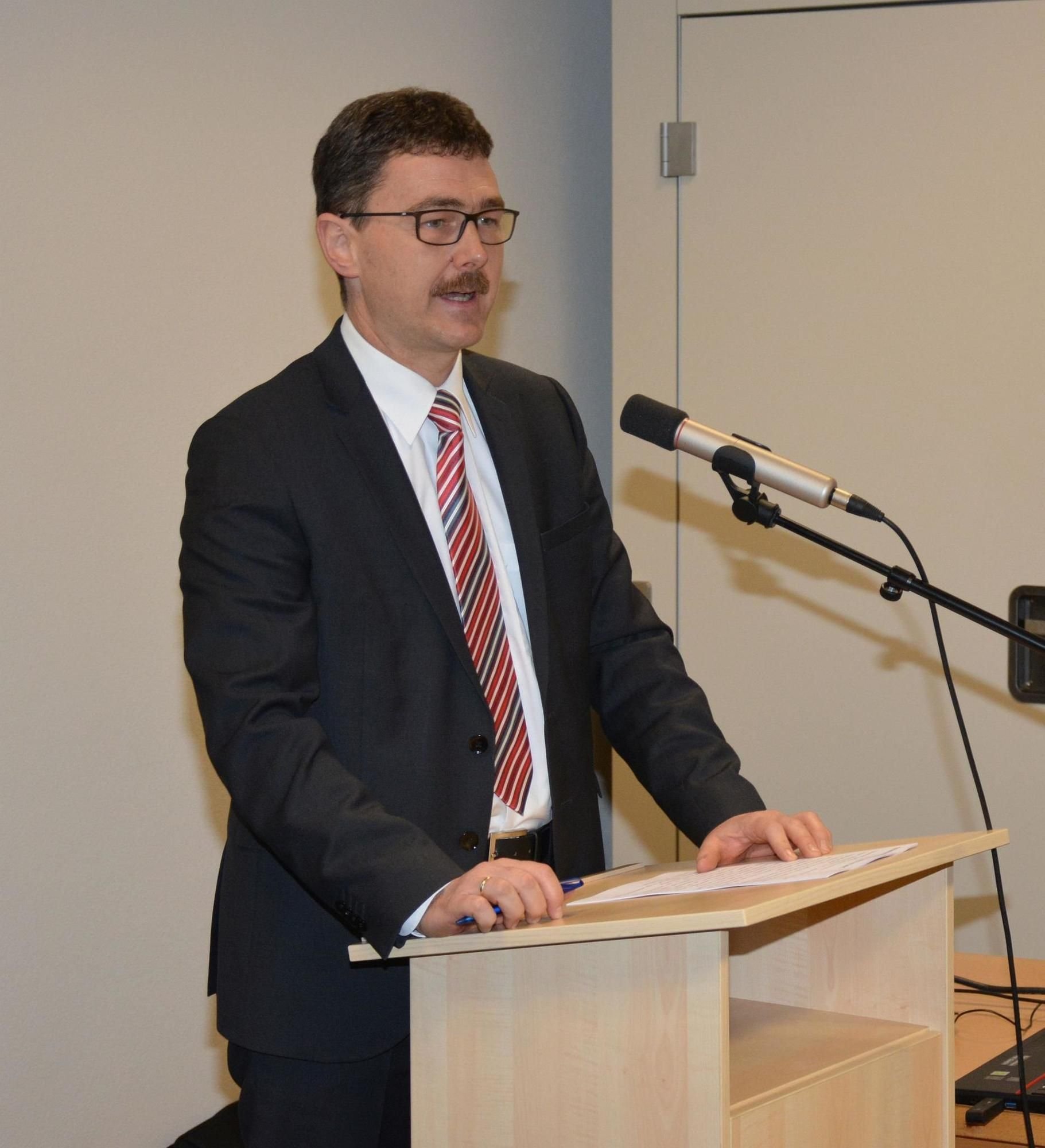 Nach langer Debatte: Mehr Kompetenzen für Rainer