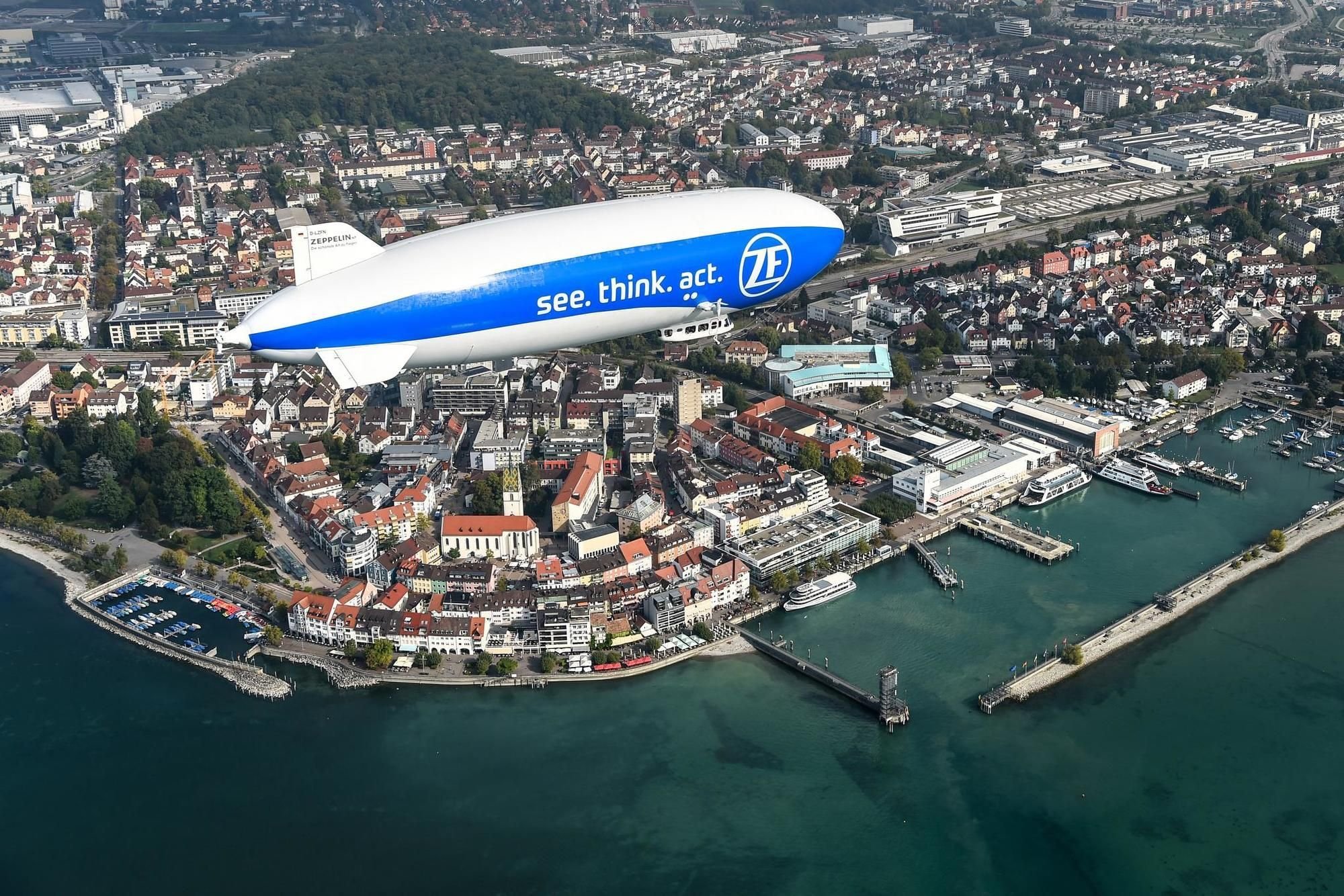 ZF-Zeppelin dreht Premierenrunde