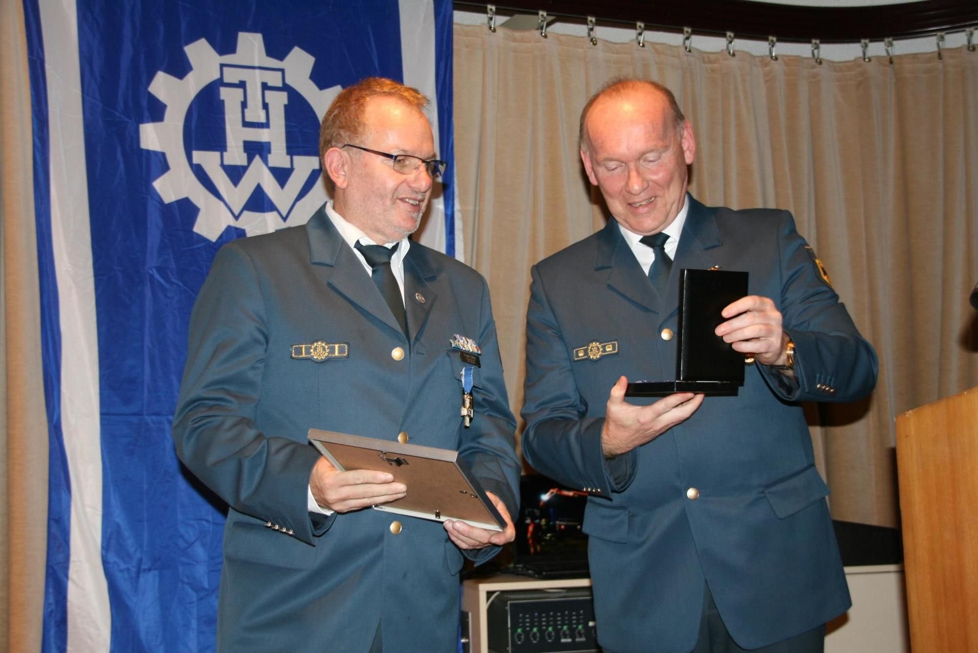 Frank Göller erhält silbernes Ehrenzeichen