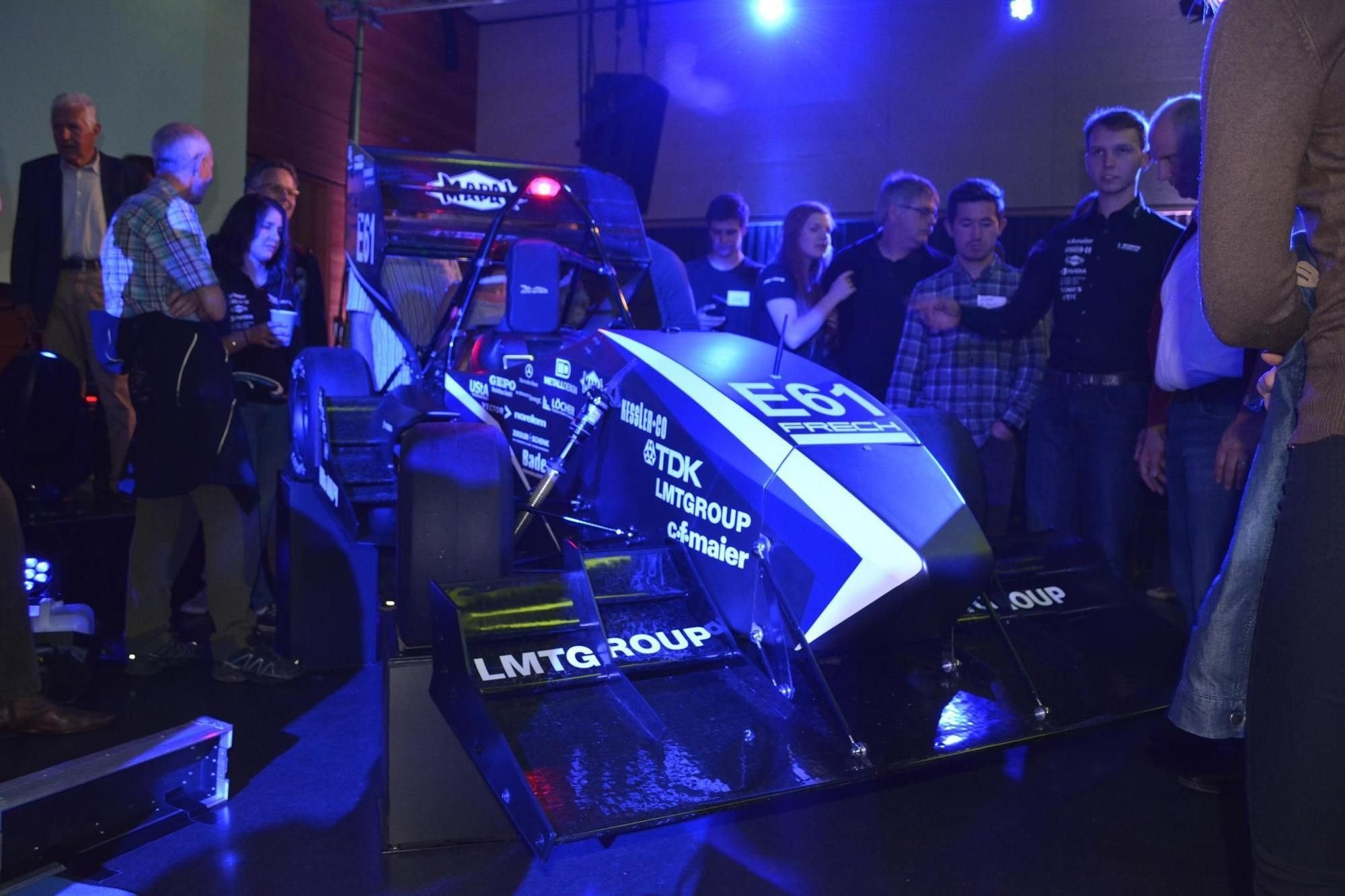 Studenten präsentieren neue Rennwagen für Formula Student