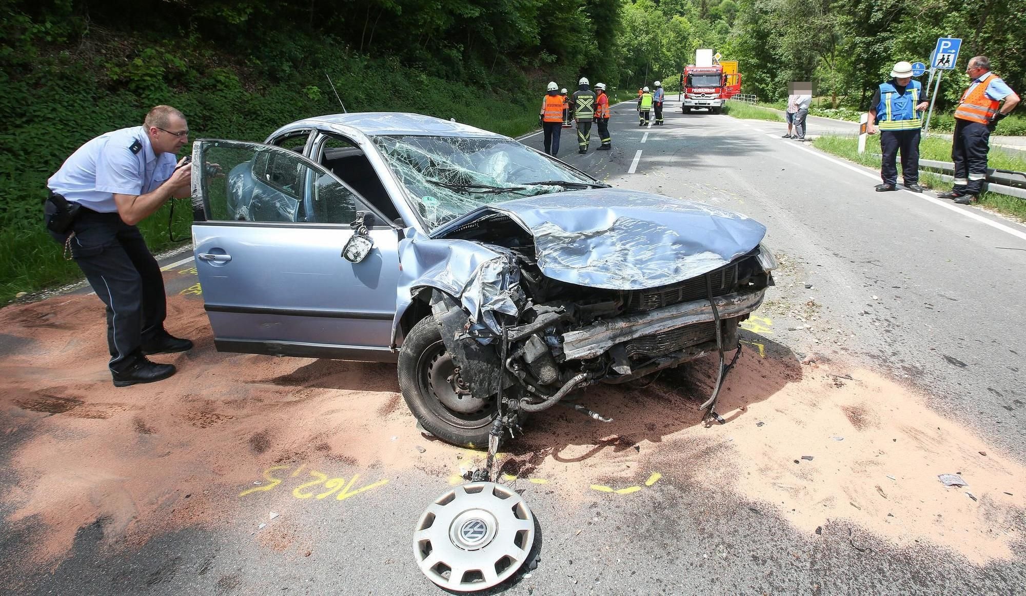 Autounfall auf B 313 bei Gammertingen – Zwei junge Frauen werden schwer verletzt