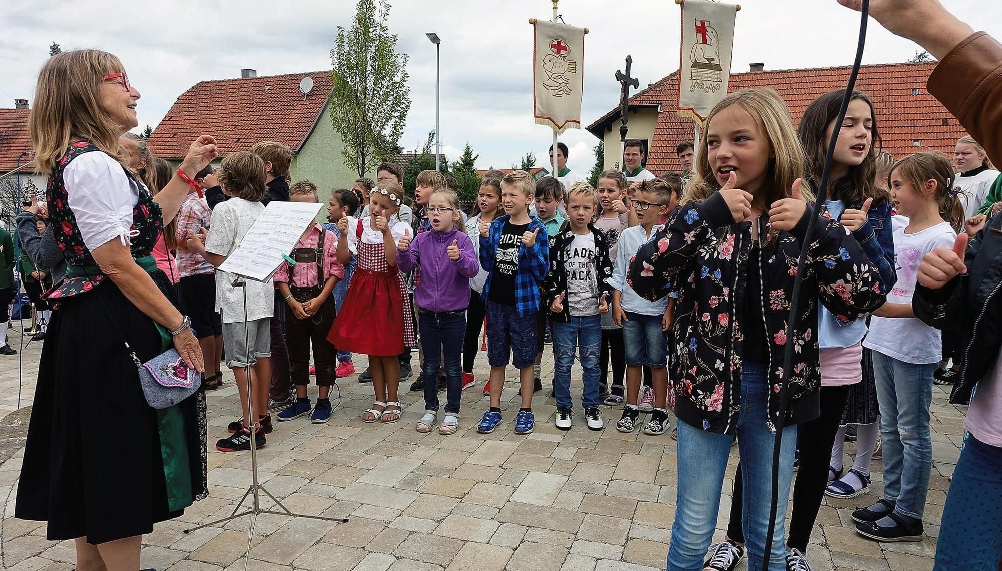Tannhausen feiert den neuen Dorfplatz