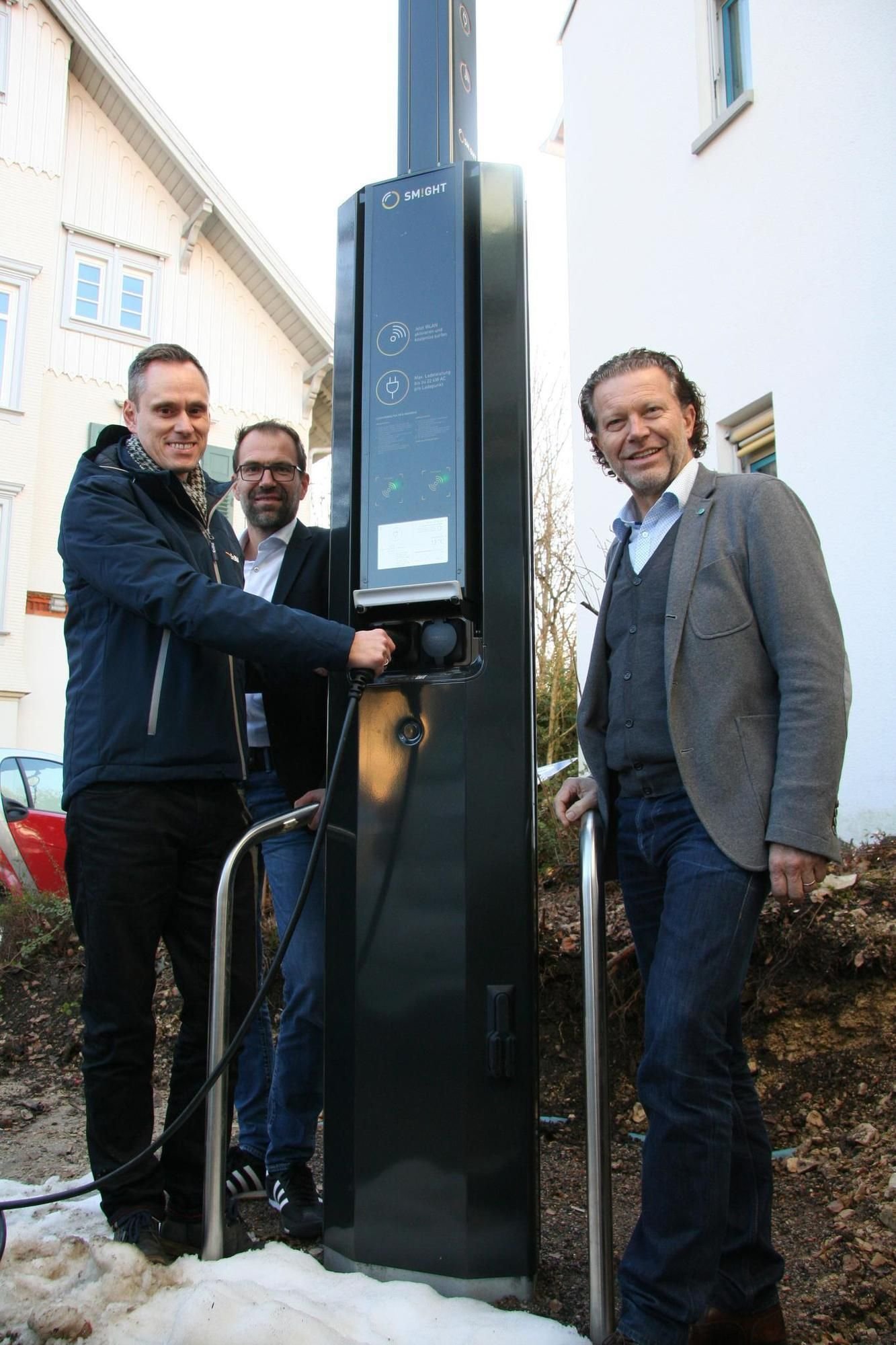 Surfen und gleichzeitig das E-Auto tanken