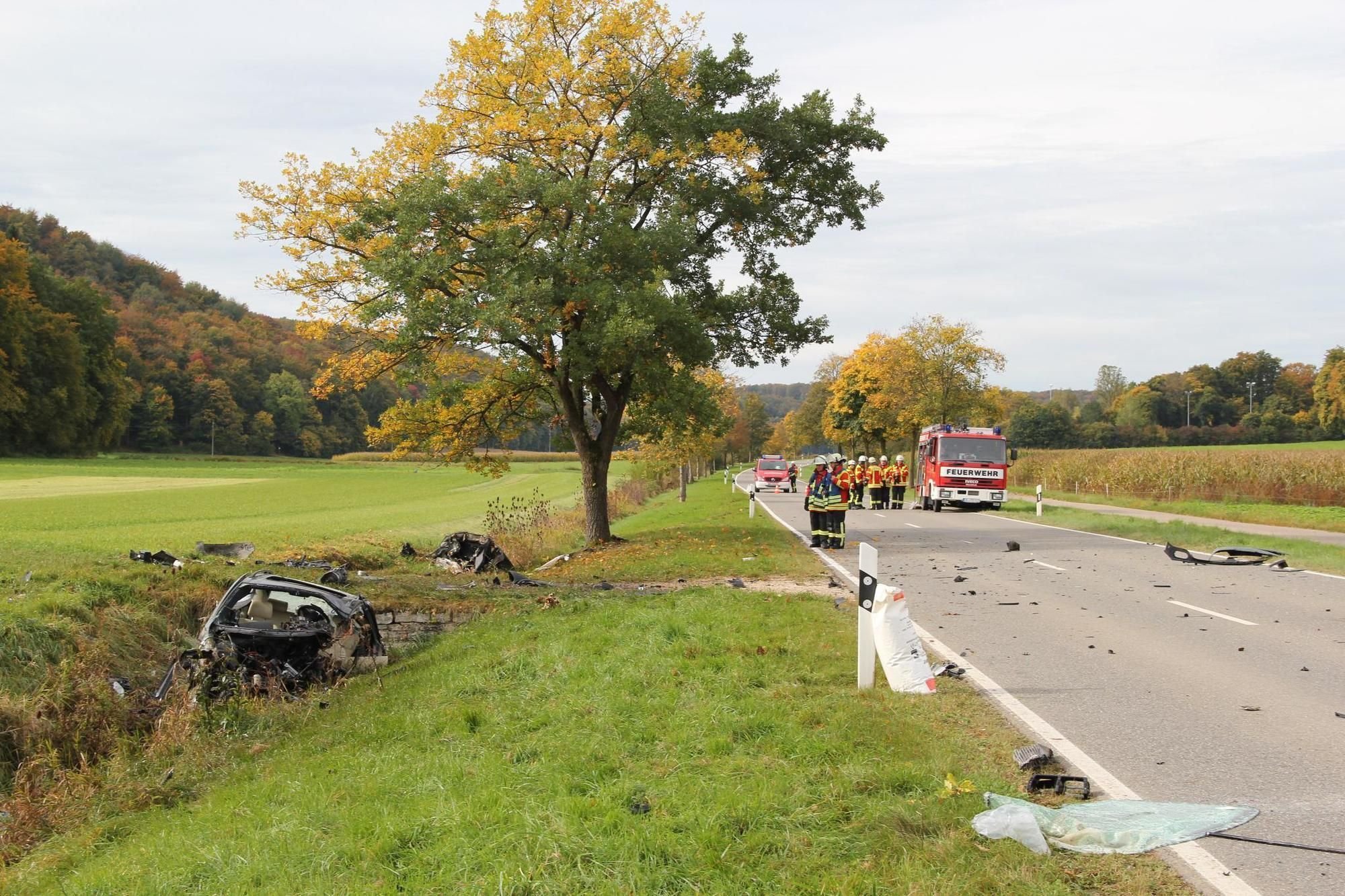 23-Jähriger stirbt nach Aufprall gegen Baum