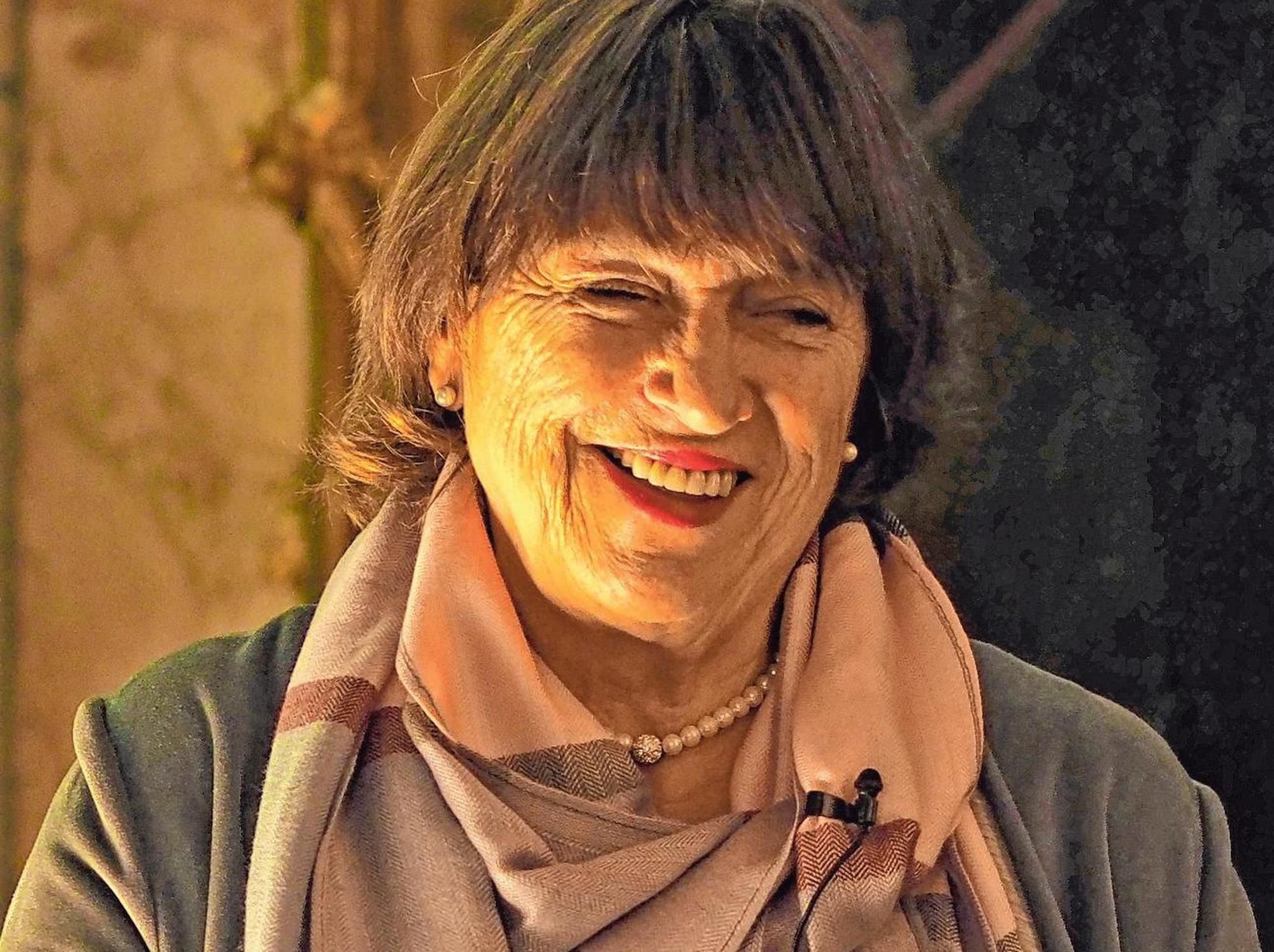 Ingrid Koch füllt den Saal mühelos