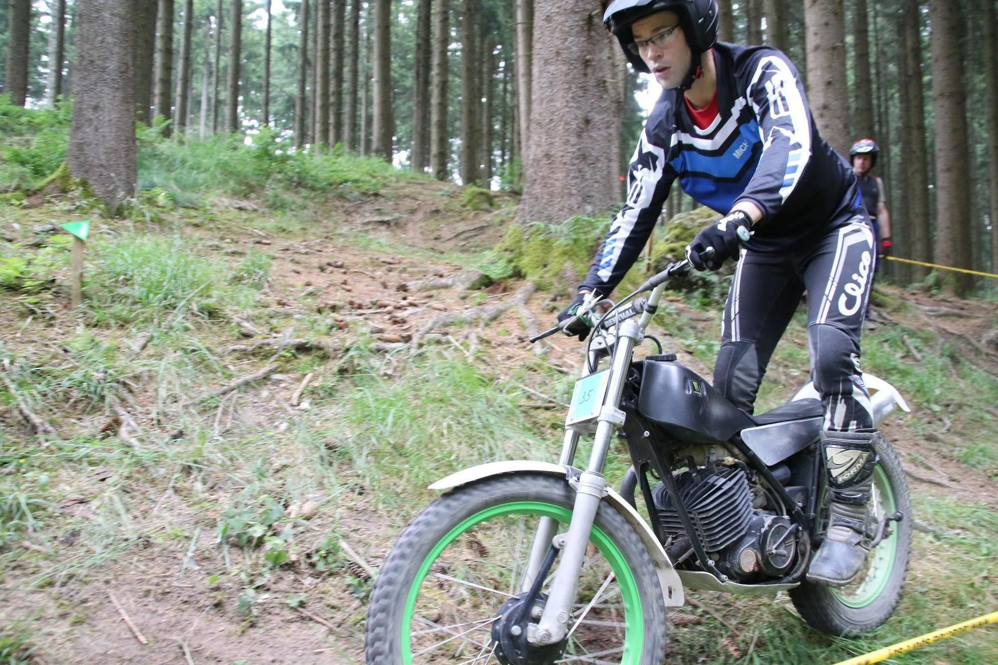 Michael Strobel fährt zum Sieg