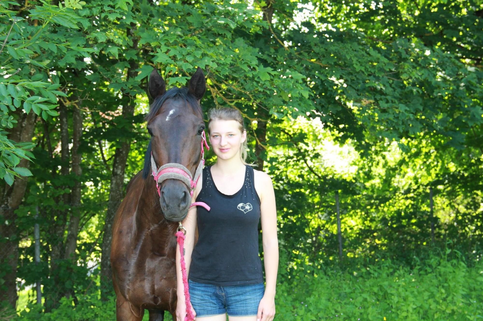 Helen Hoffmann reitet um den Titel
