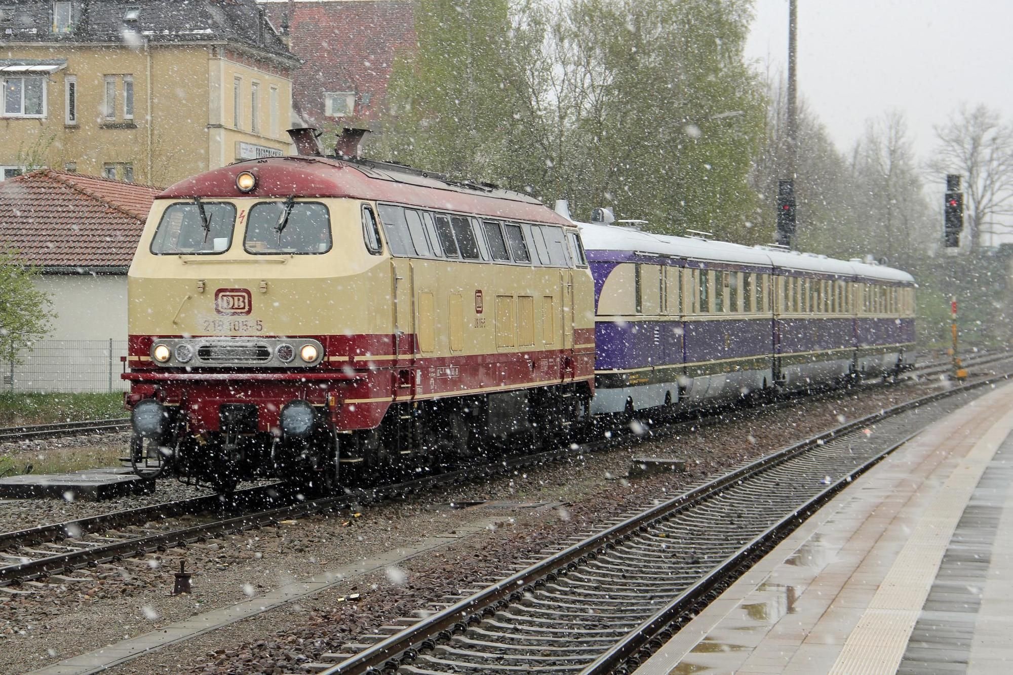 „Ulbrichtzug“ rollt durch Biberacher Bahnhof