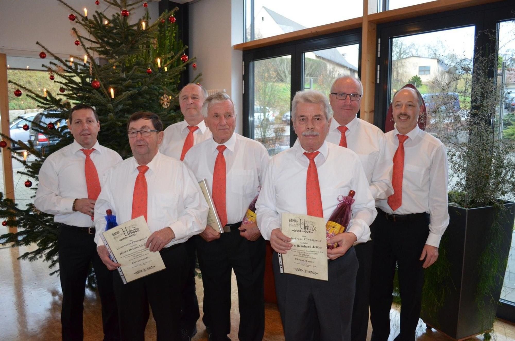 Liederkranz Ellwangen ehrt treue Sänger