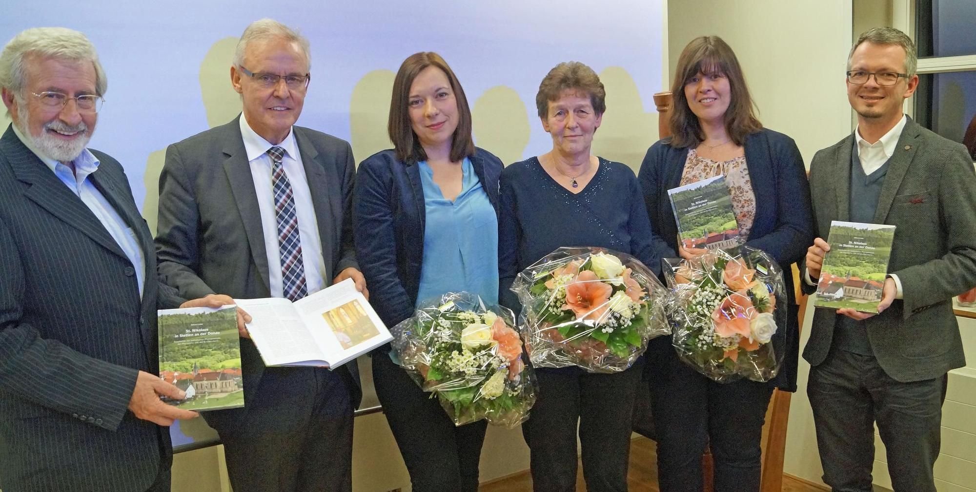 Emil Buschle stellt Kirchenführer vor