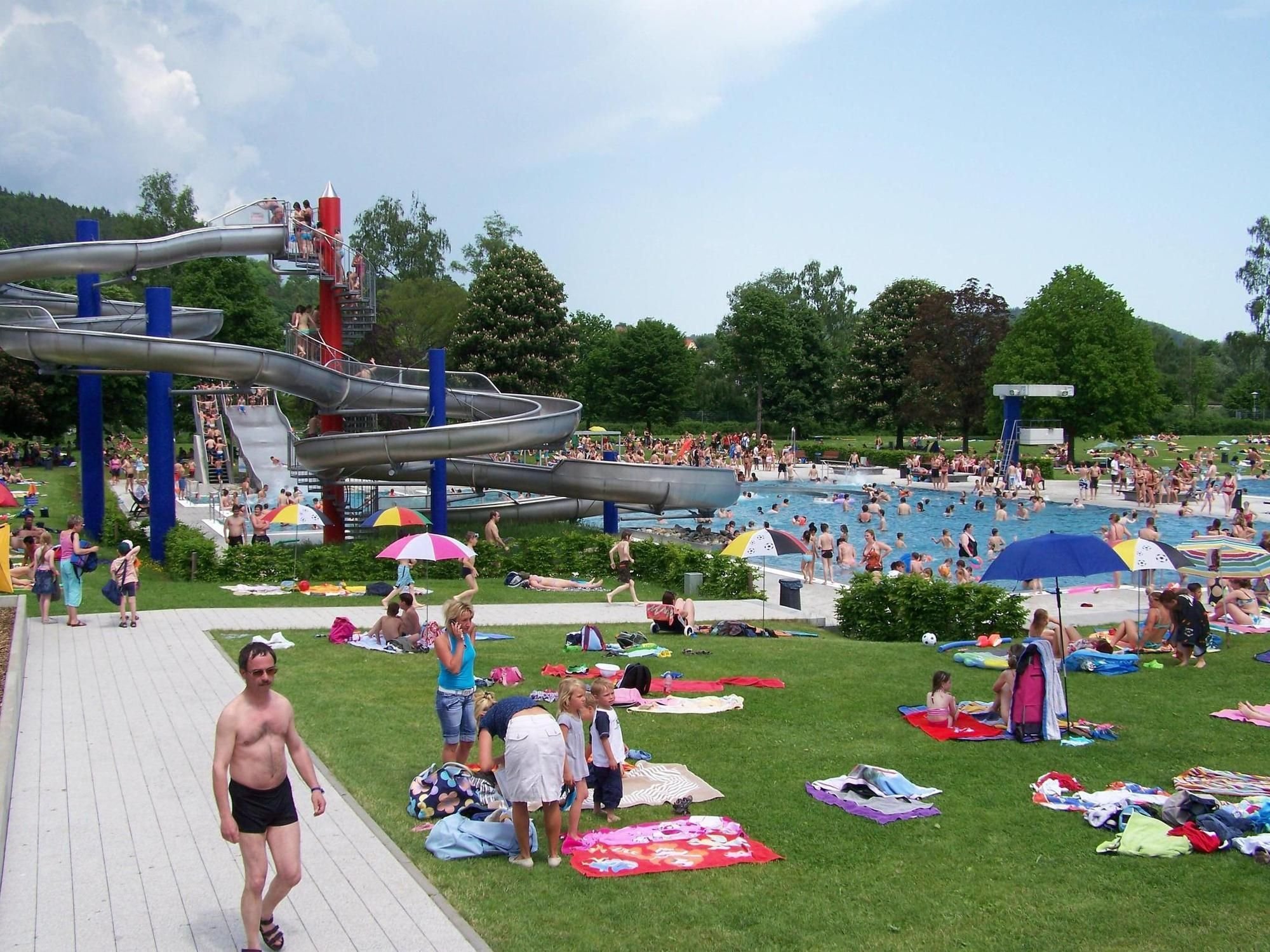 Freibad erhöht die Tarife:Fünf Euro für Einzelkarte