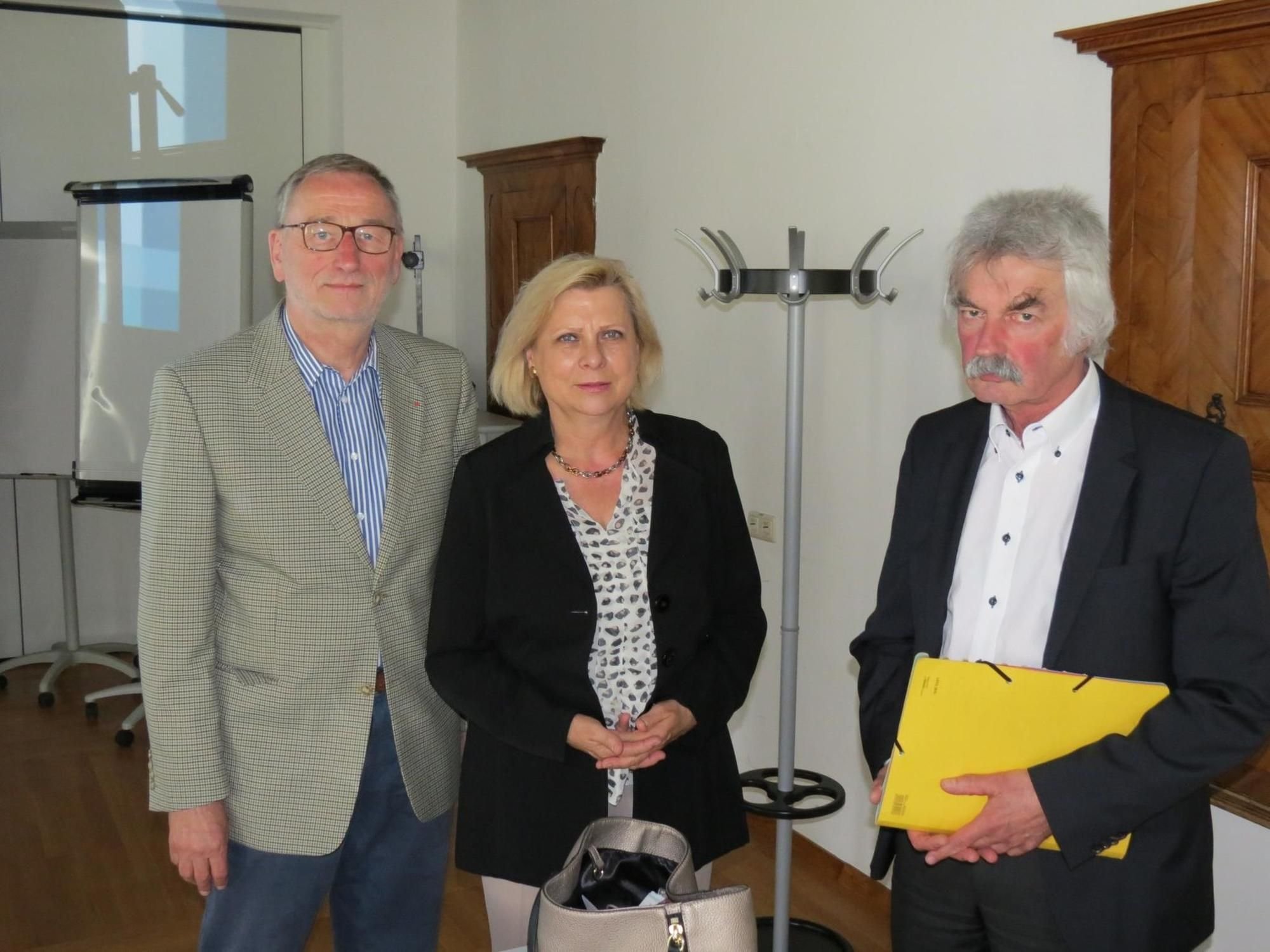 Hilde Mattheis diskutiert mit Betroffenen