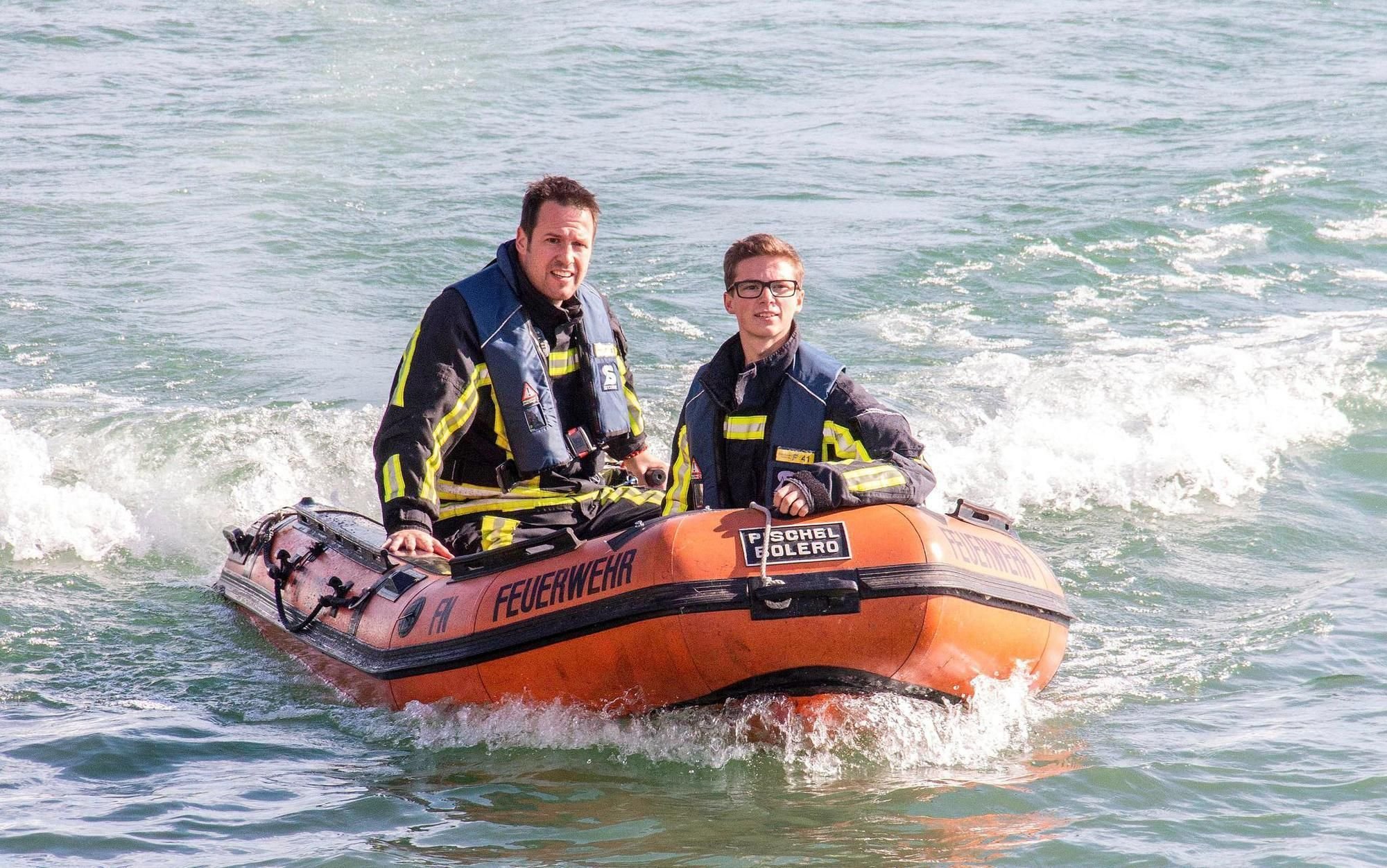 Feuerwehr Scheer erhält neues Rettungsboot
