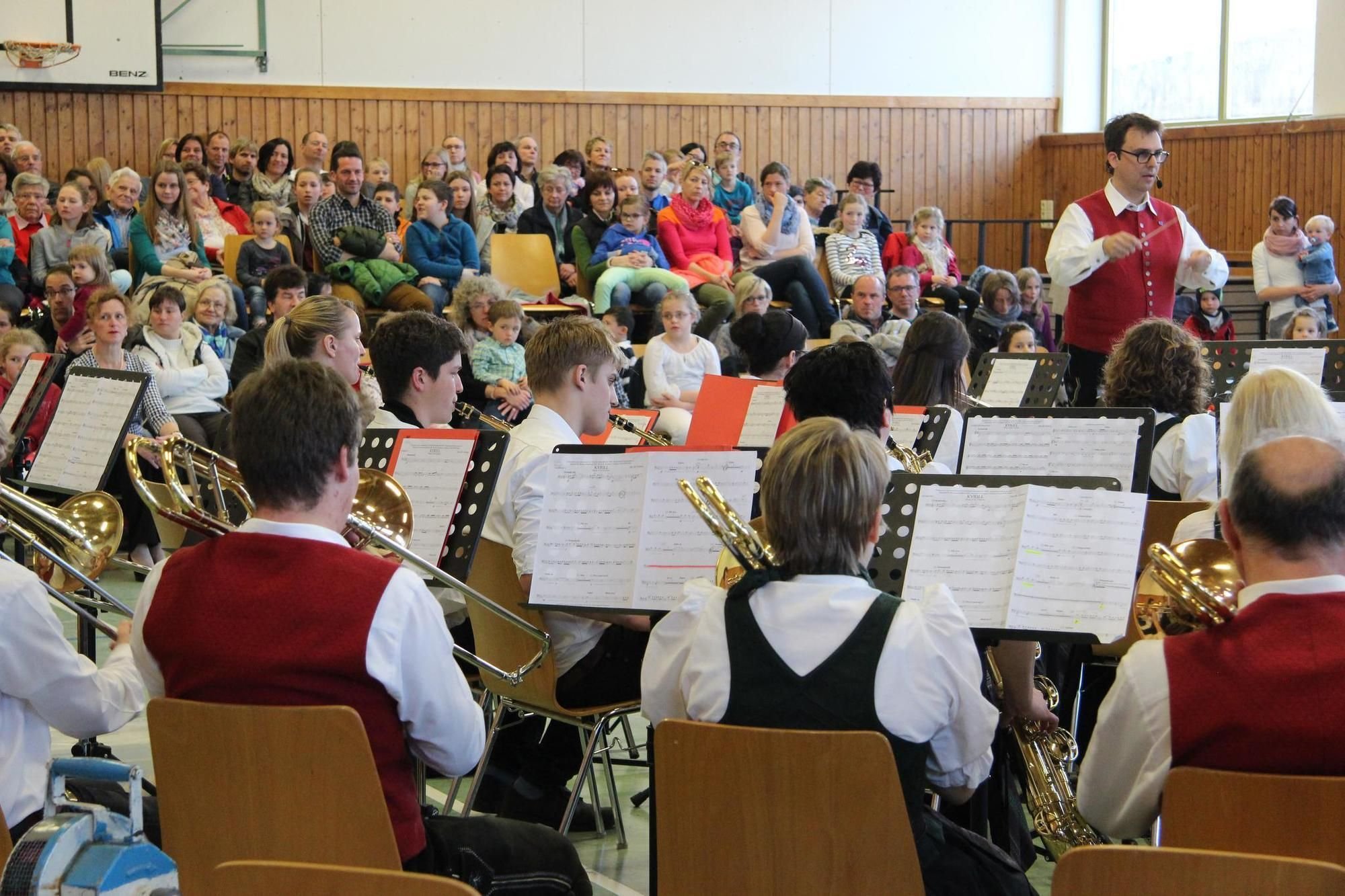 Trommeln rumpeln bis die Bäume brechen