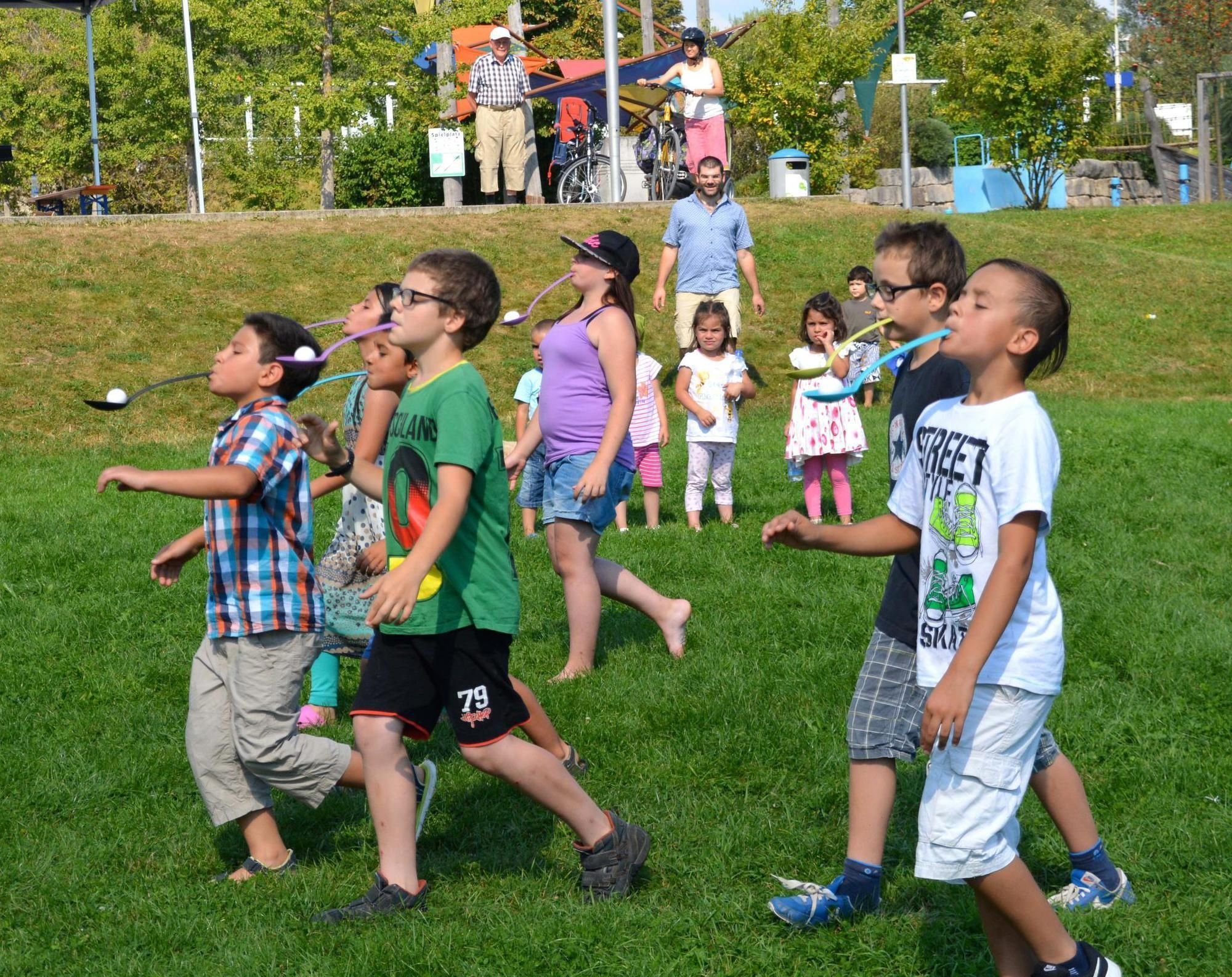 Zwischen Eierlauf und Sackhüpfen wird Integration gelebt