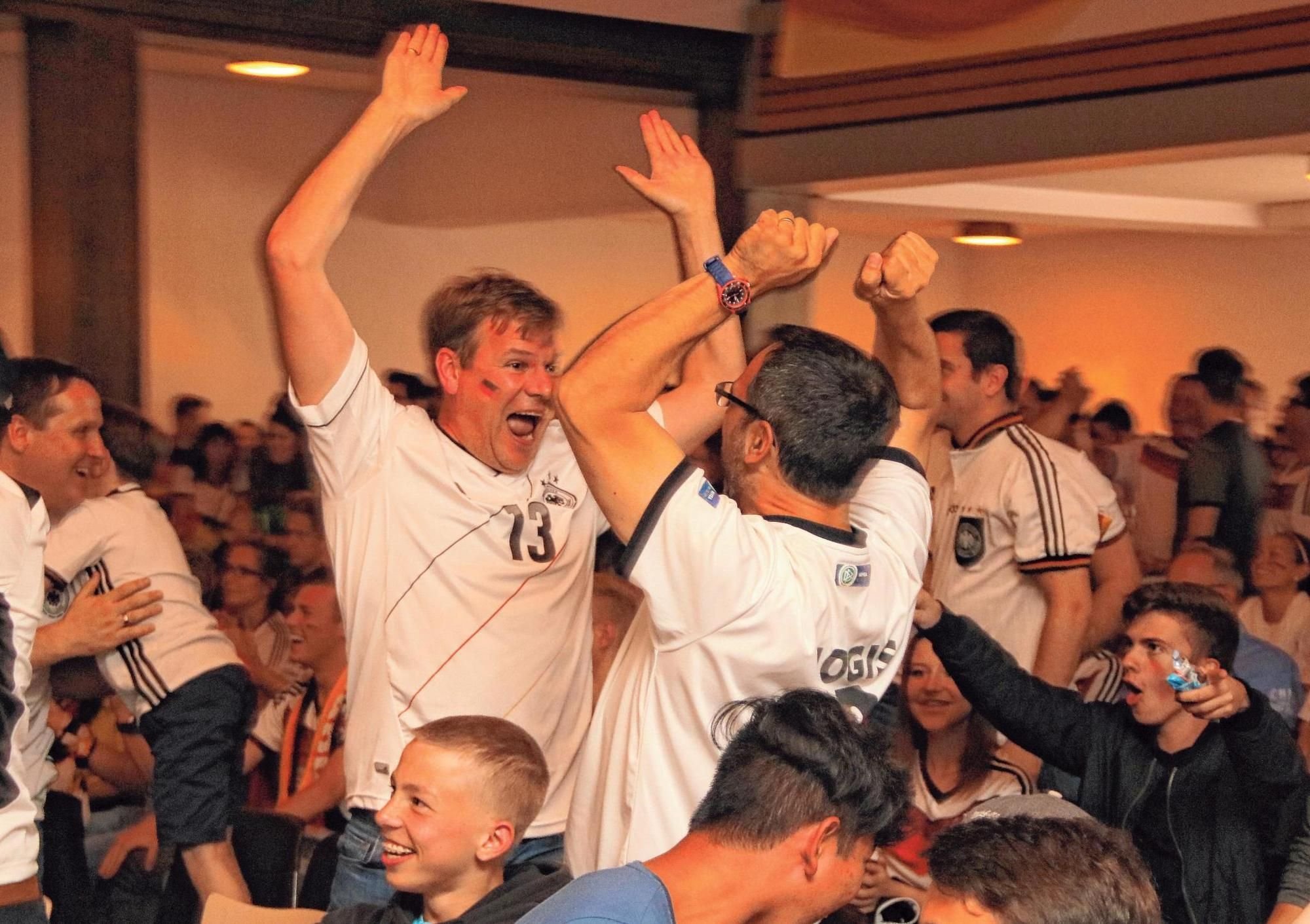 Markdorfer Fans feiern Einzug ins Achtelfinale Markdorfer Fans feiern Einzug ins Achtelfinale