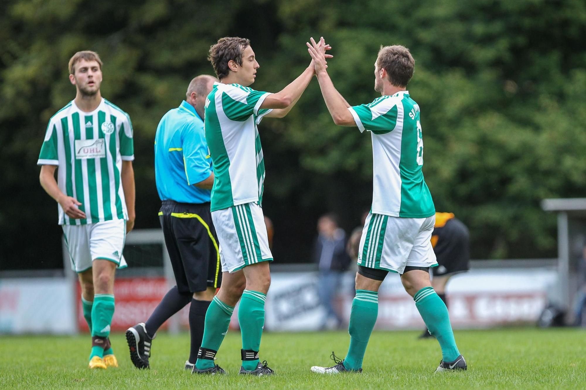 Thomas Schiele schnürrt den Fünferpack