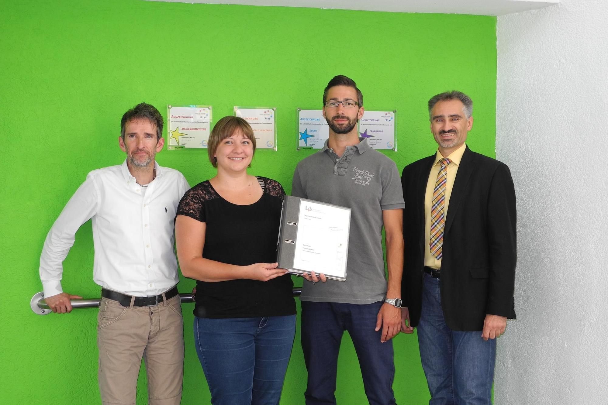 Realschule erhält ausgezeichnetes Zeugnis